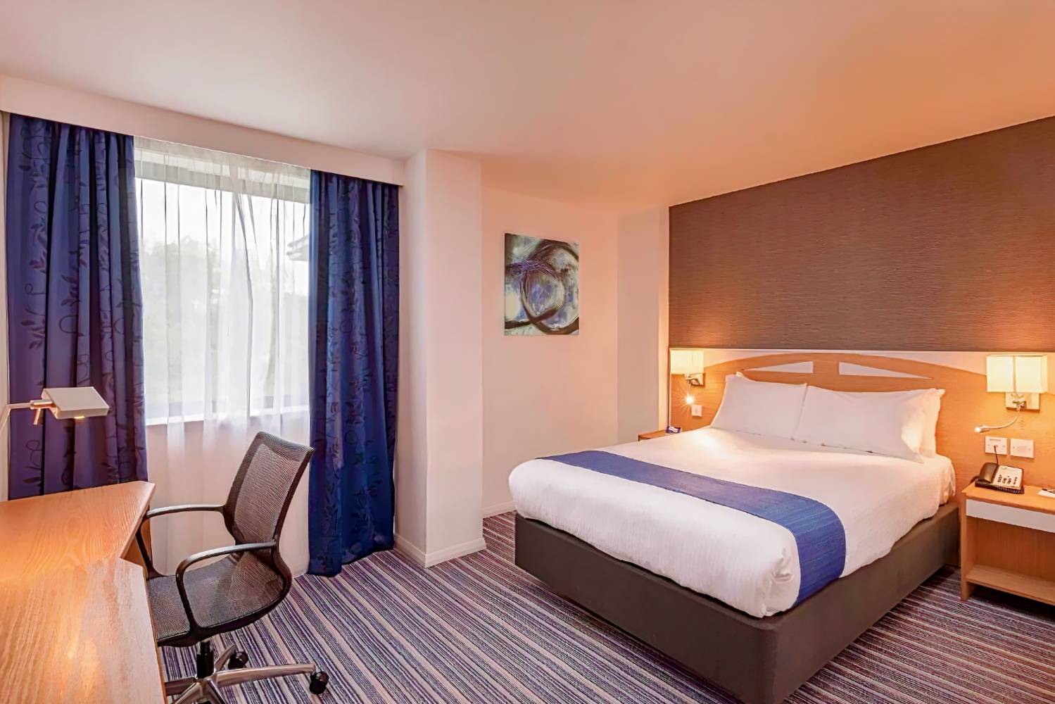 Holiday Inn Express Birmingham Castle Bromwich, Castle Vale en journée ...