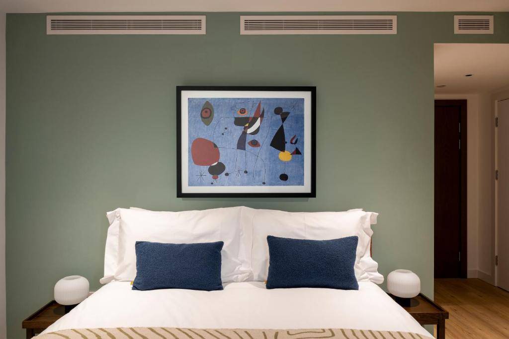 Cove Landmark Pinnacle, Greater London : hotel during the day - Dayuse.com