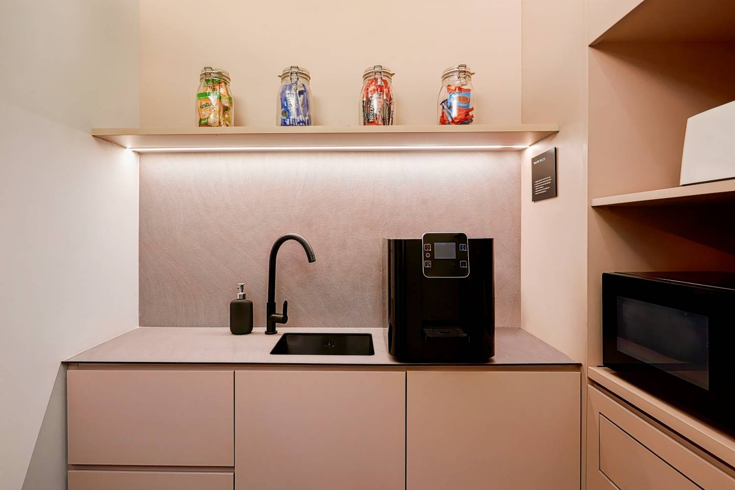 KINN Capsule Hotel, Singapore River : -29% am Tag - Dayuse.at