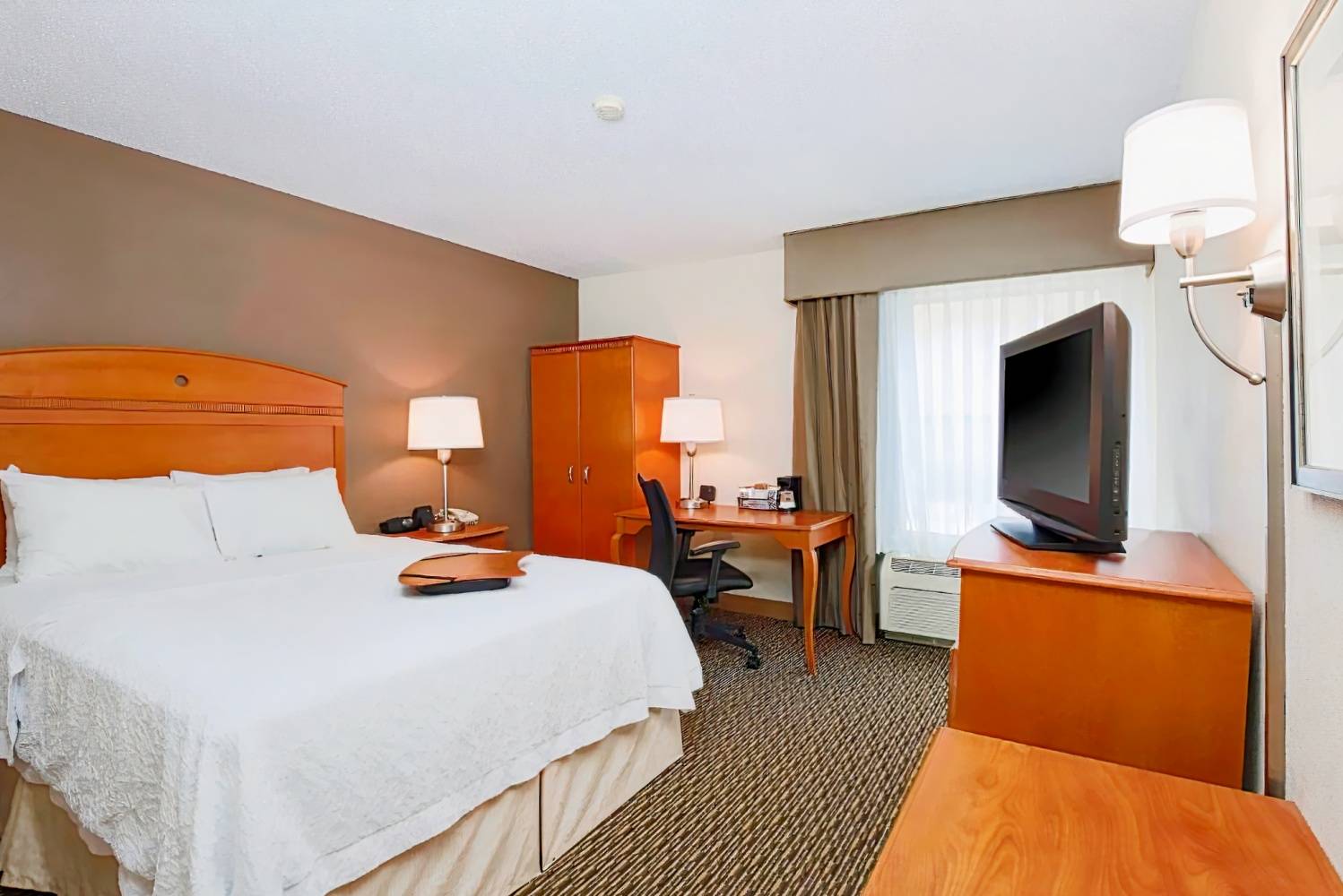 Hampton Inn Decatur/Forsyth, Macon County : hotel during the day ...