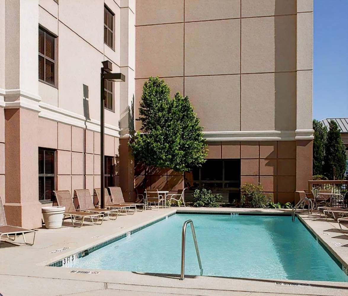 Hampton Inn Austin-Round Rock, Round Rock, TX : hotel during the day ...