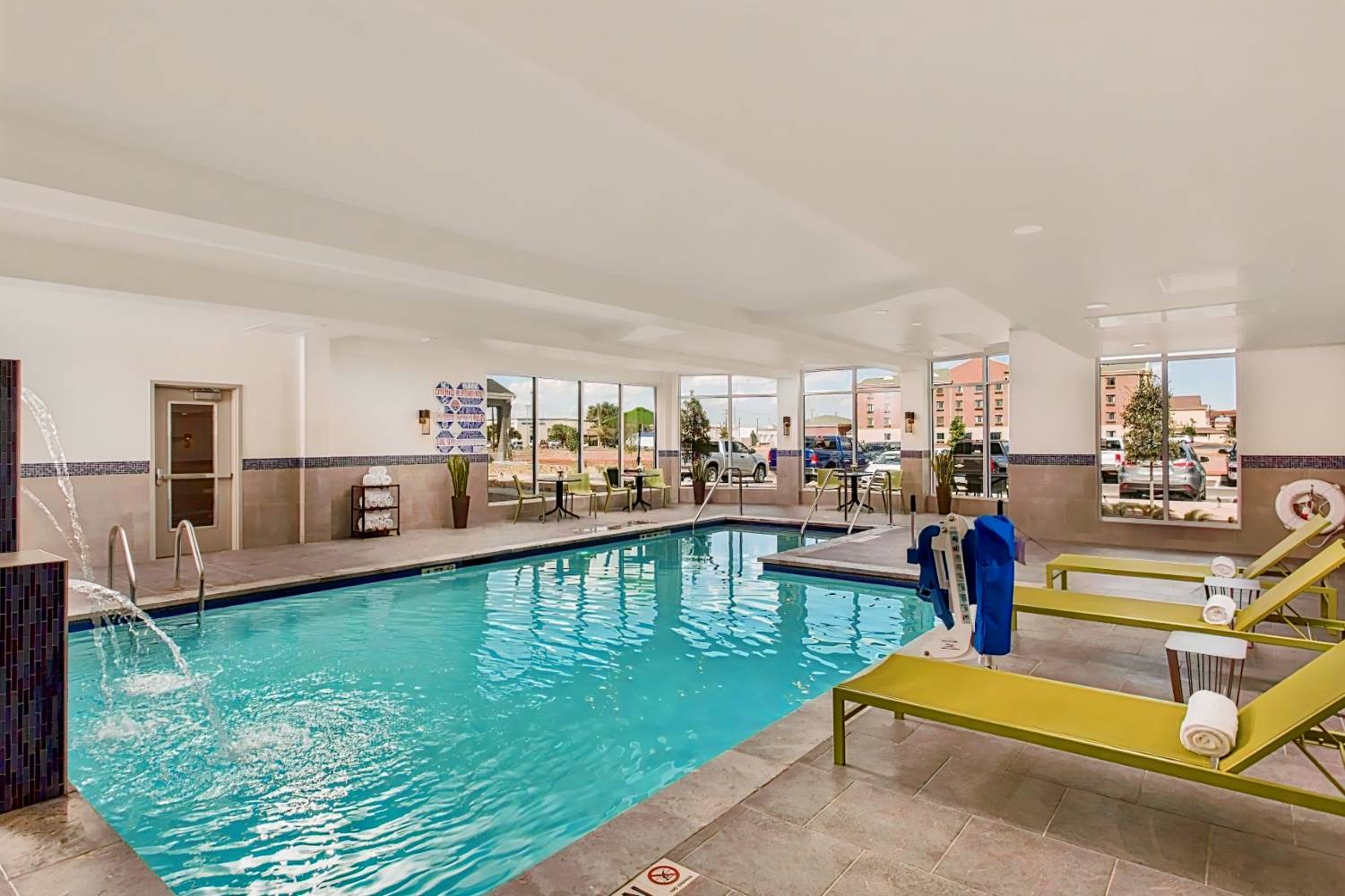 Hilton Garden Inn Lubbock, Lubbock, TX : hotel during the day - Dayuse.com