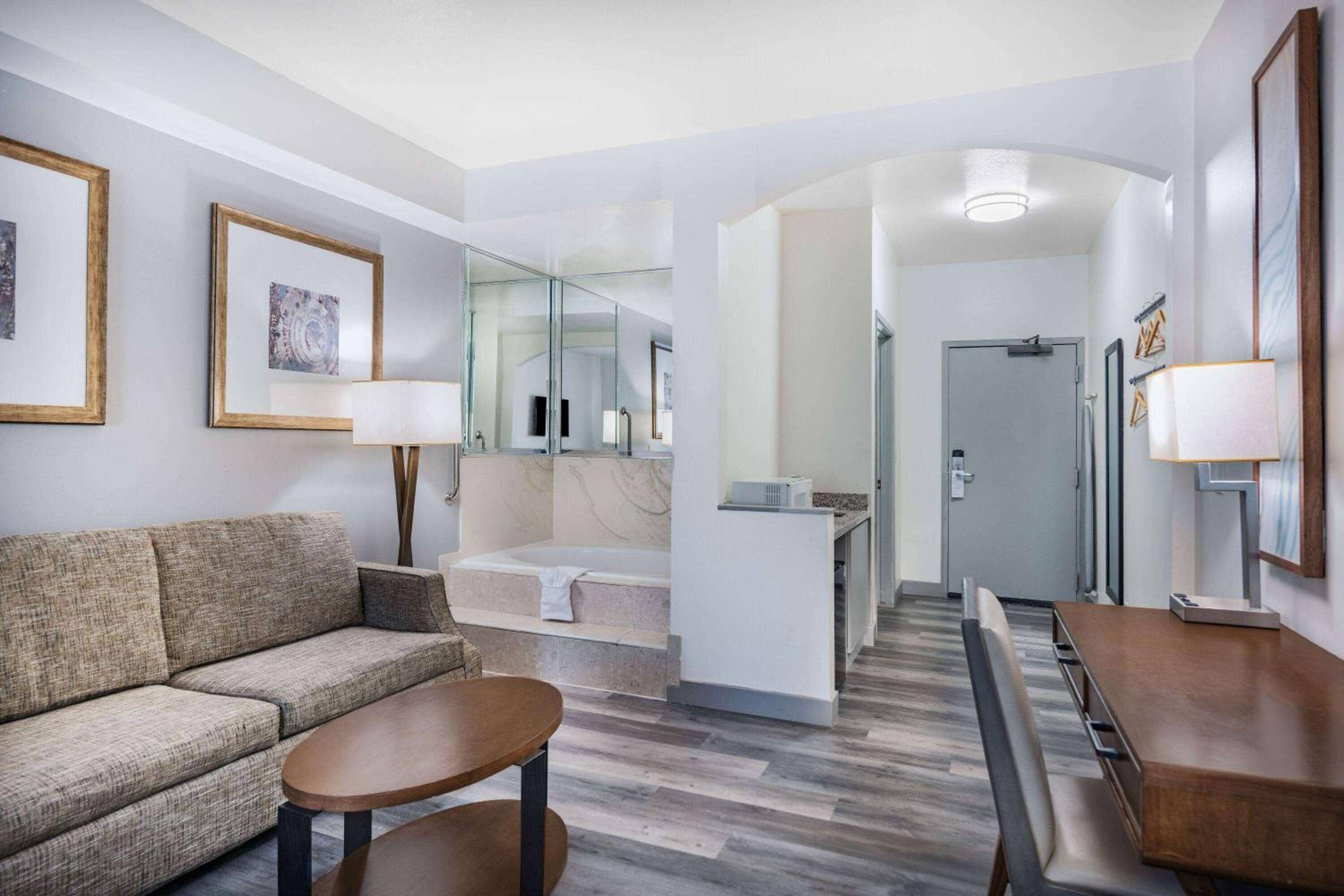 Ramada by Wyndham Bakersfield North, West Park Community : hotel during ...