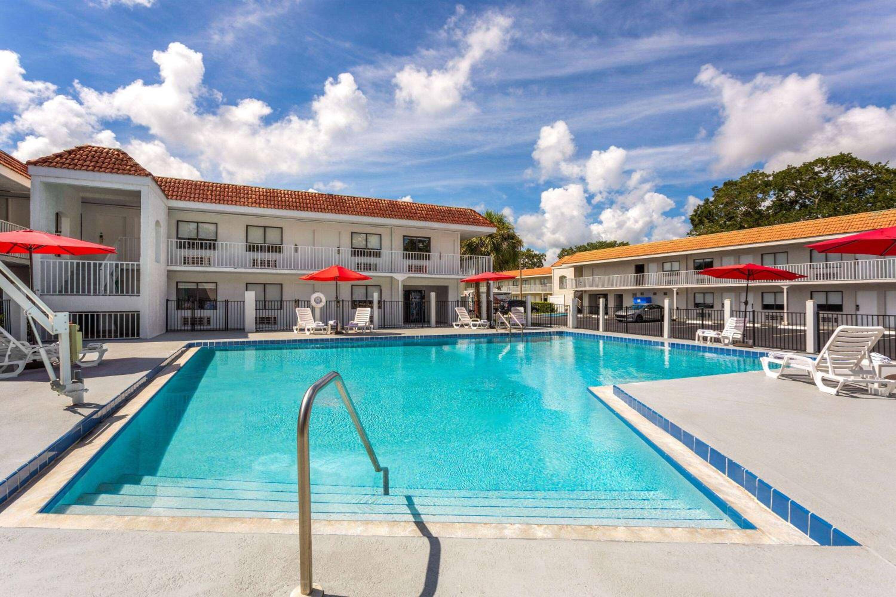 Travelodge by Wyndham Orlando Lake Buena Vista South, Kissimmee : -65% ...