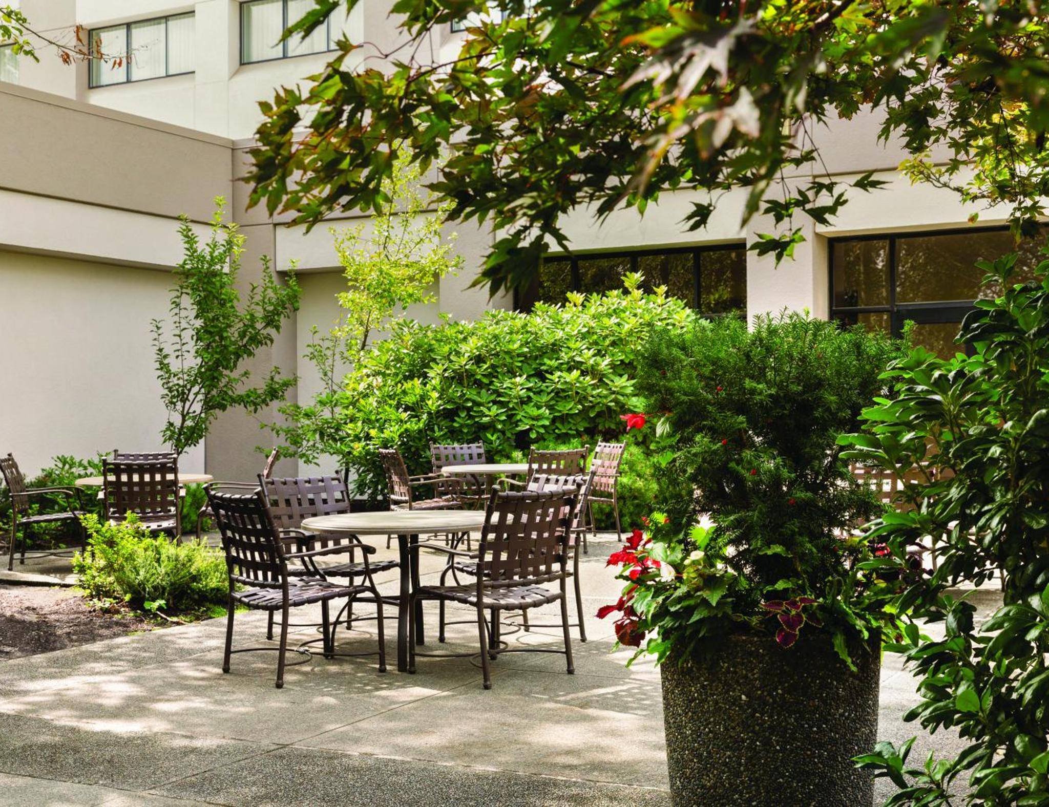 Radisson Seattle Airport, SeaTac : -31% during the day - Dayuse.com