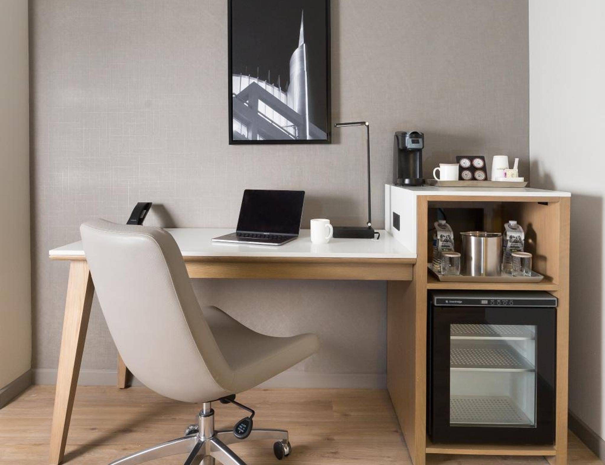 Book a Day Pass for a Hotel or Resort in Seattle | Pool & Spa Access