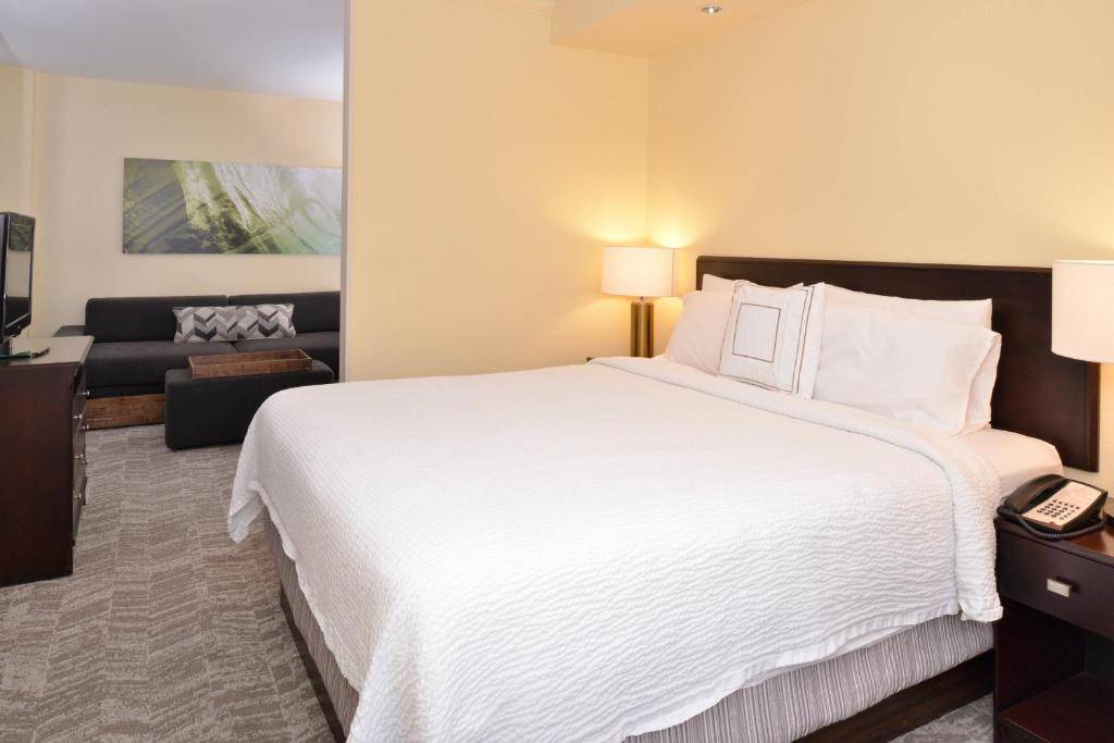 Springhill Suites Corona Riverside, Corona : -19% during the day ...