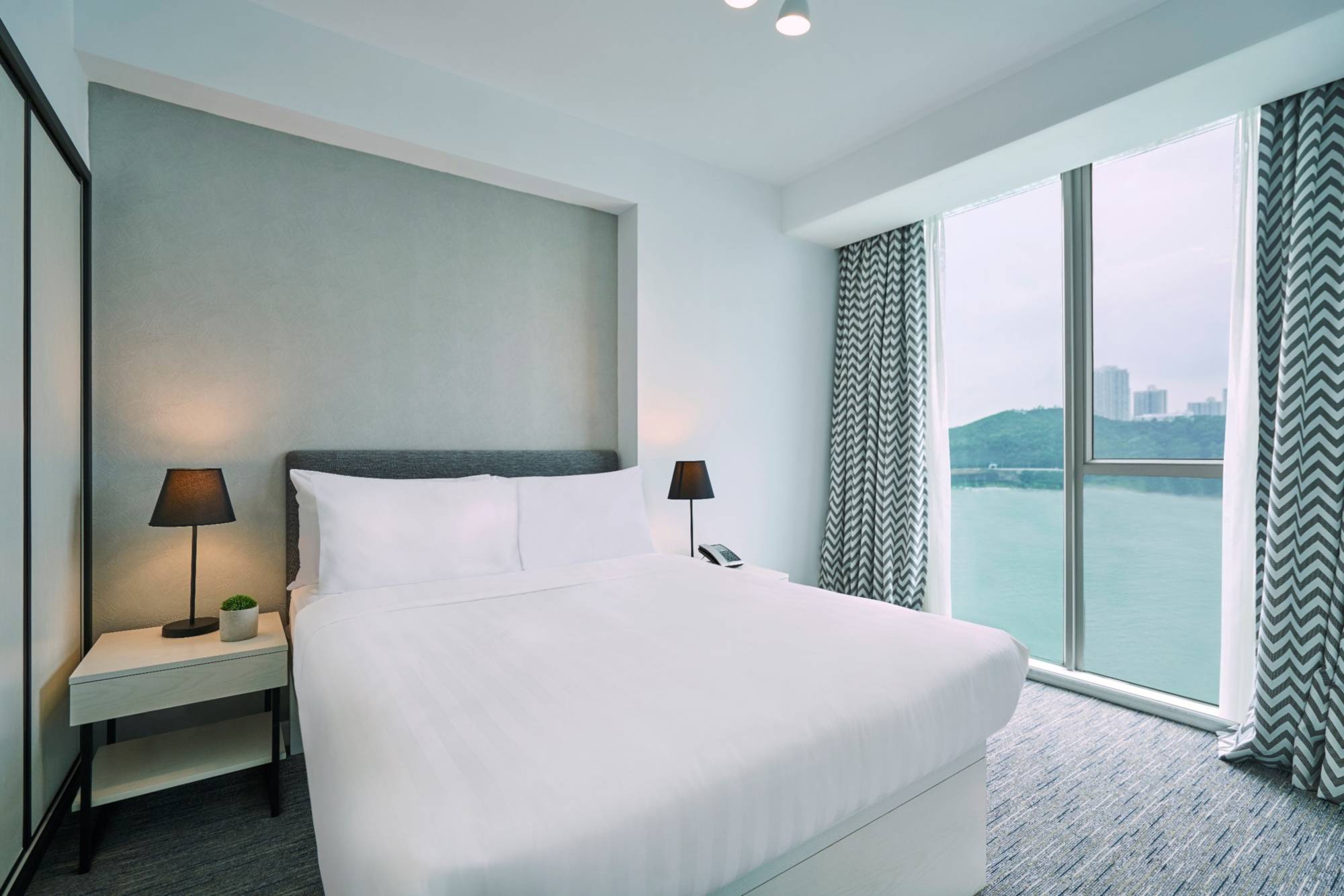Grand Bay View Hotel & Resort, New Territories : -32% during the day ...