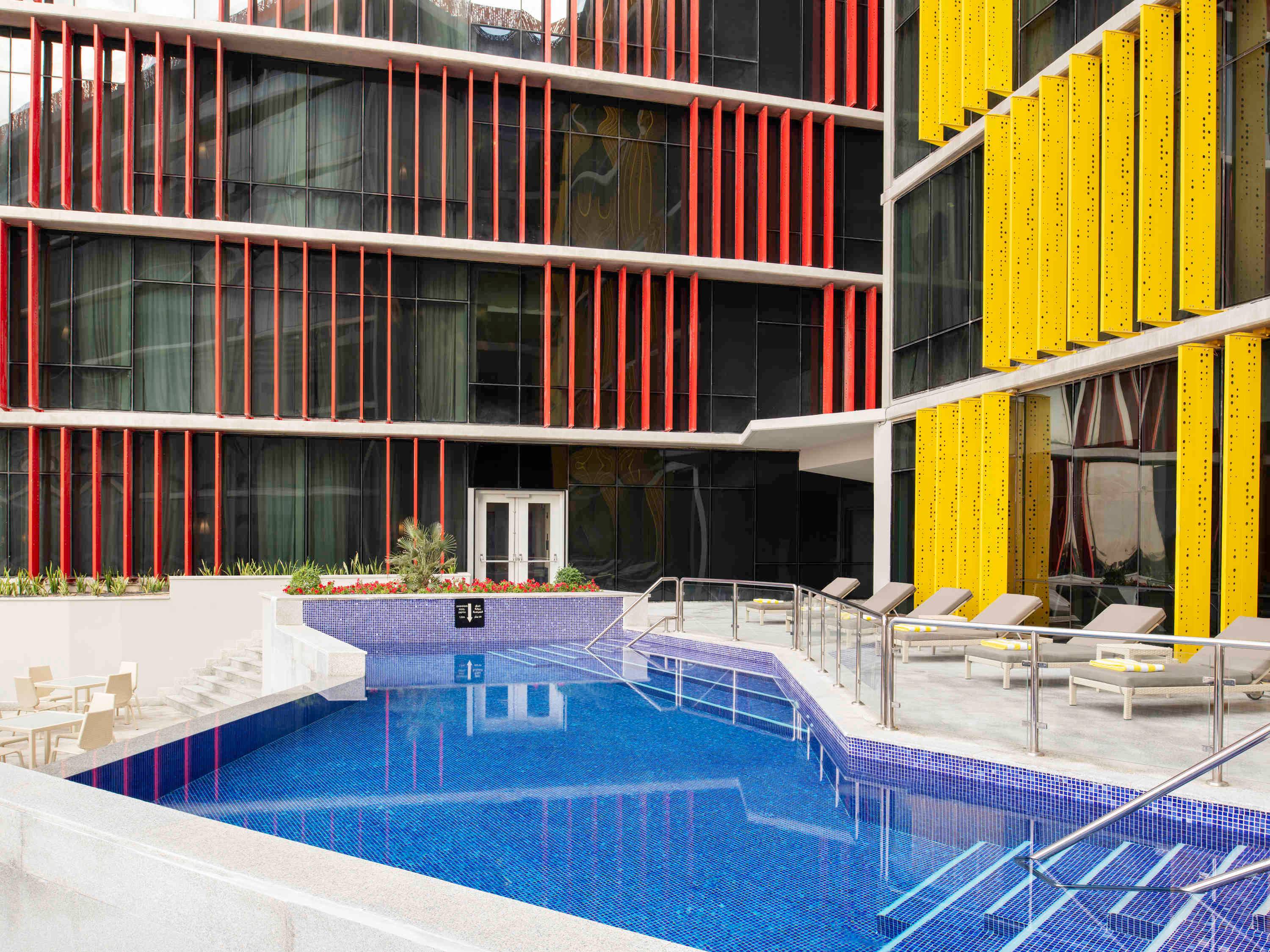 ibis Doha, Al Asiri : hotel during the day - Dayuse.ie