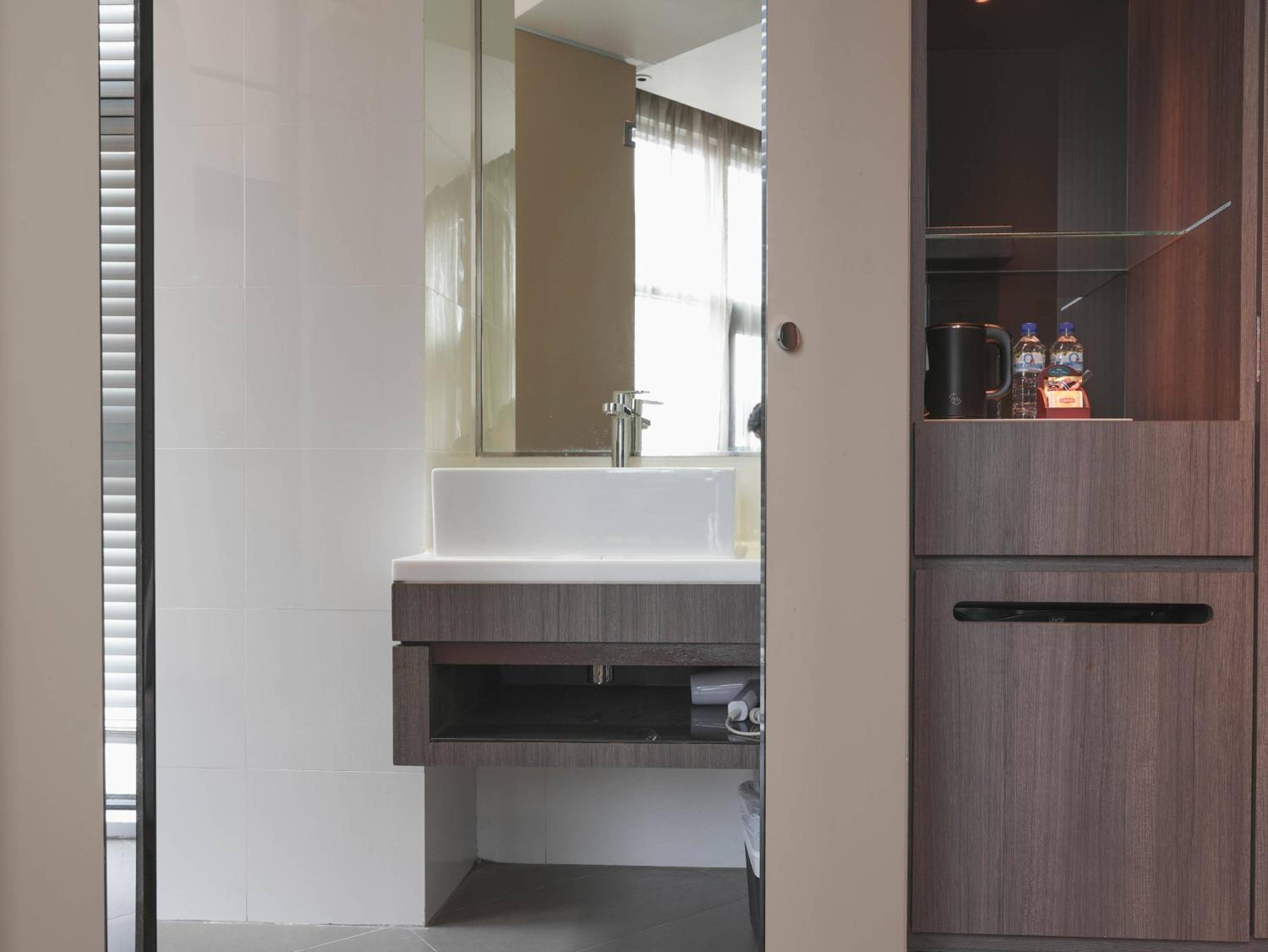 Amrise Hotel Kitchener, Kallang : -47% during the day - Dayuse.sg