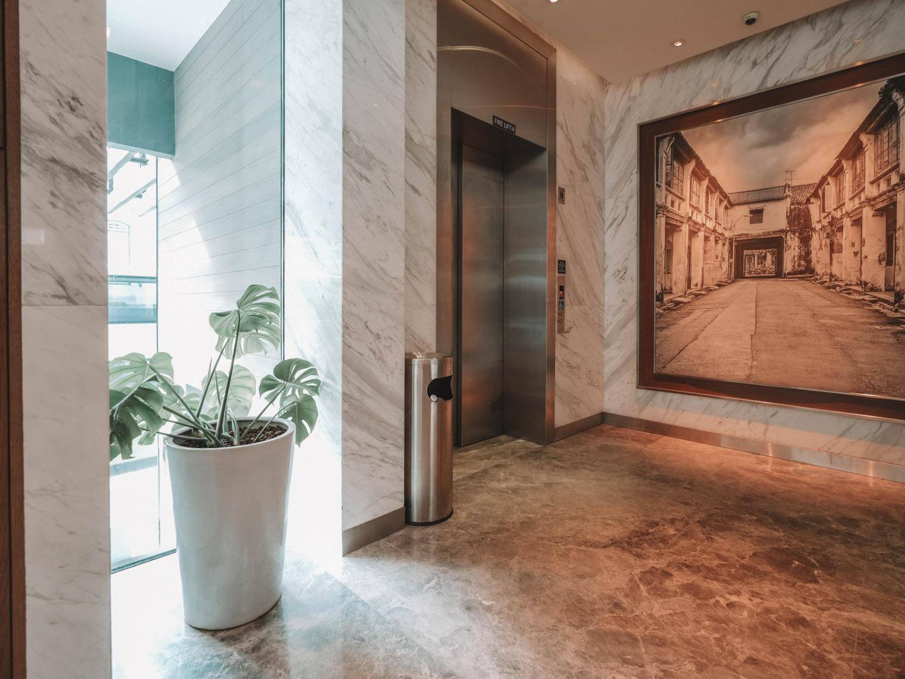 Amrise Hotel Kitchener, Kallang : -47% during the day - Dayuse.sg