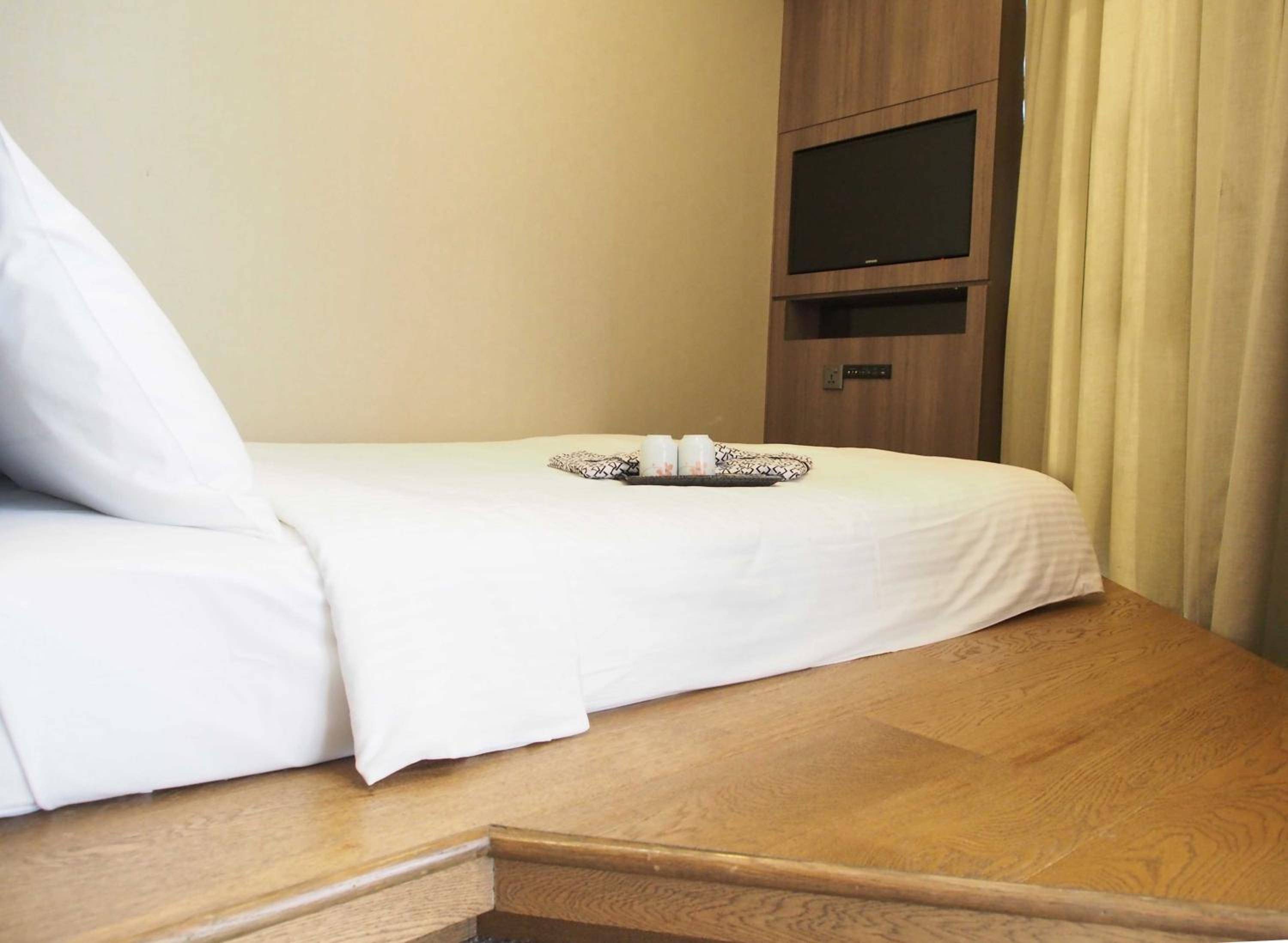 Amrise Hotel Kitchener, Kallang : -47% during the day - Dayuse.sg