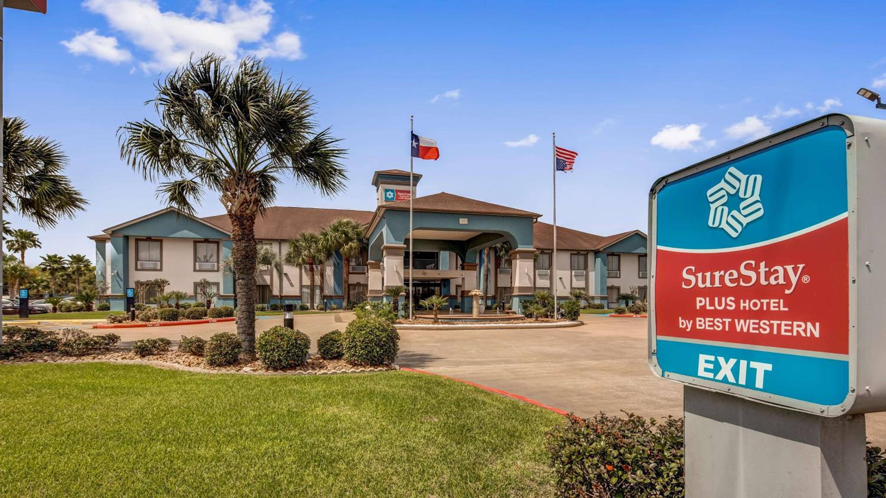 SureStay Plus Hotel by Best Western Alvin, Alvin : hotel during the day ...