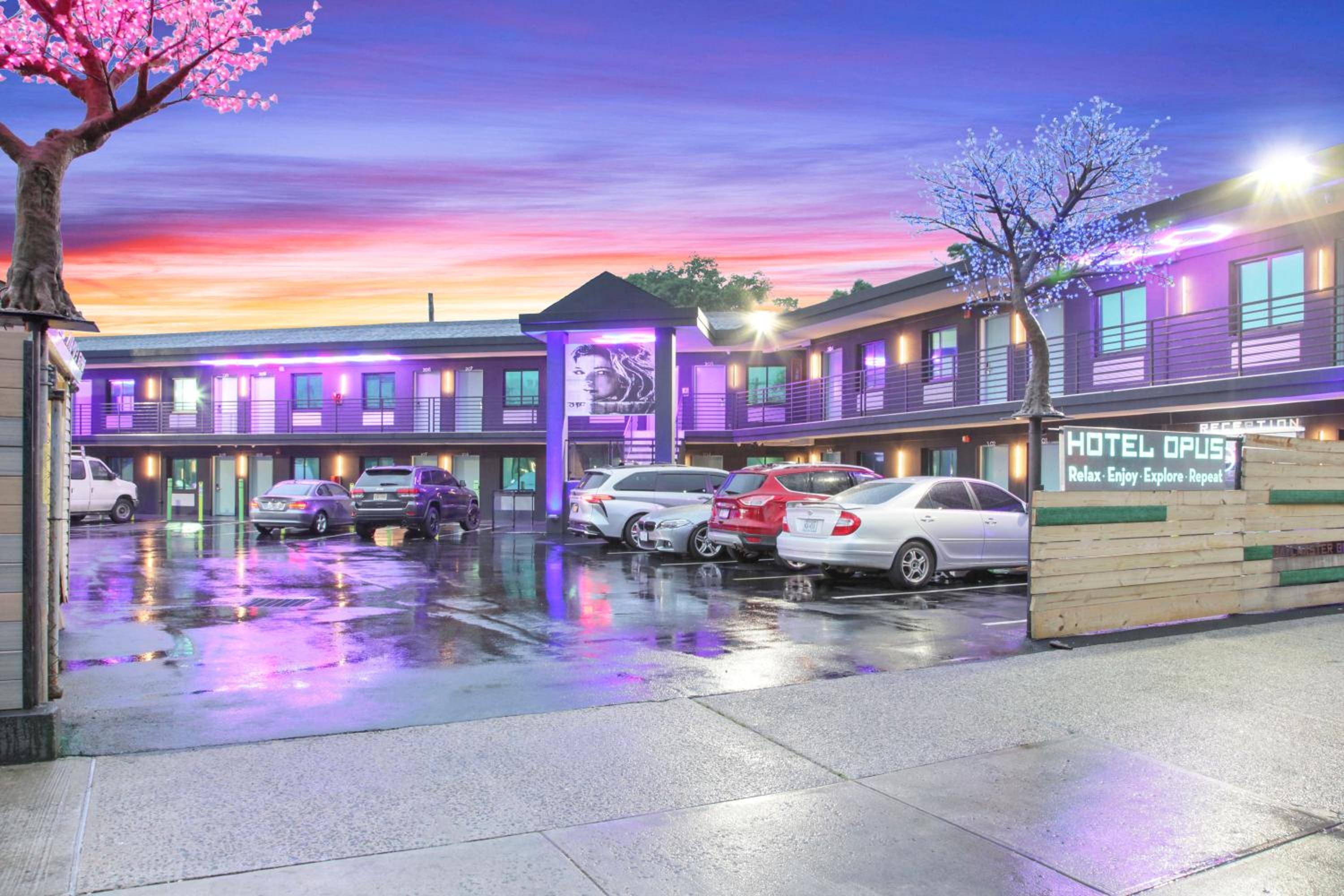 在 - Dayuse.com.hk位於East Bronx 的 Hotel OPUS Bronx Near Bay Plaza Mall: 享受-68% 日間優惠