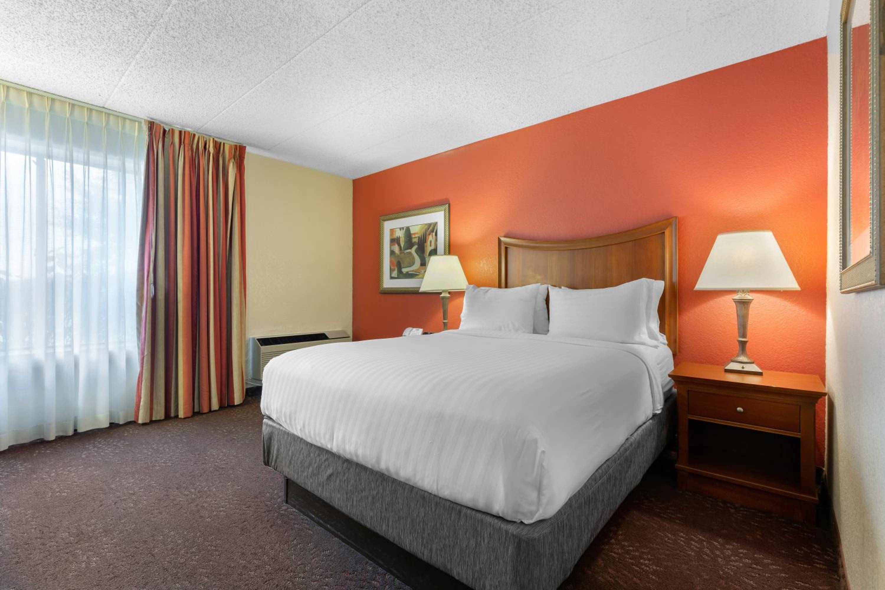 Holiday Inn Express Chicago-Downers Grove, an IHG Hotel, Downers Grove ...
