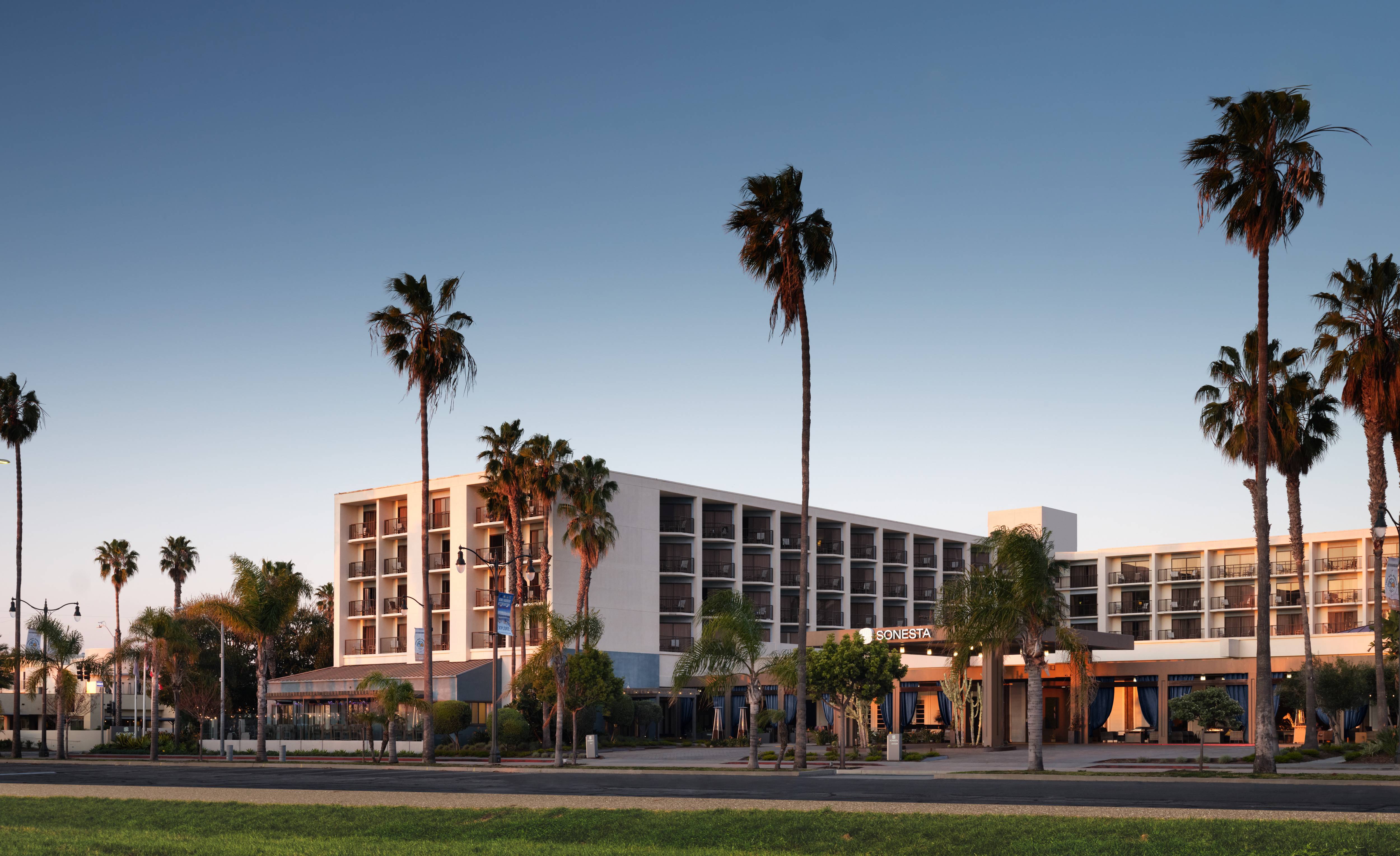 Sonesta Redondo Beach & Marina, South Redondo : -31% during the day ...