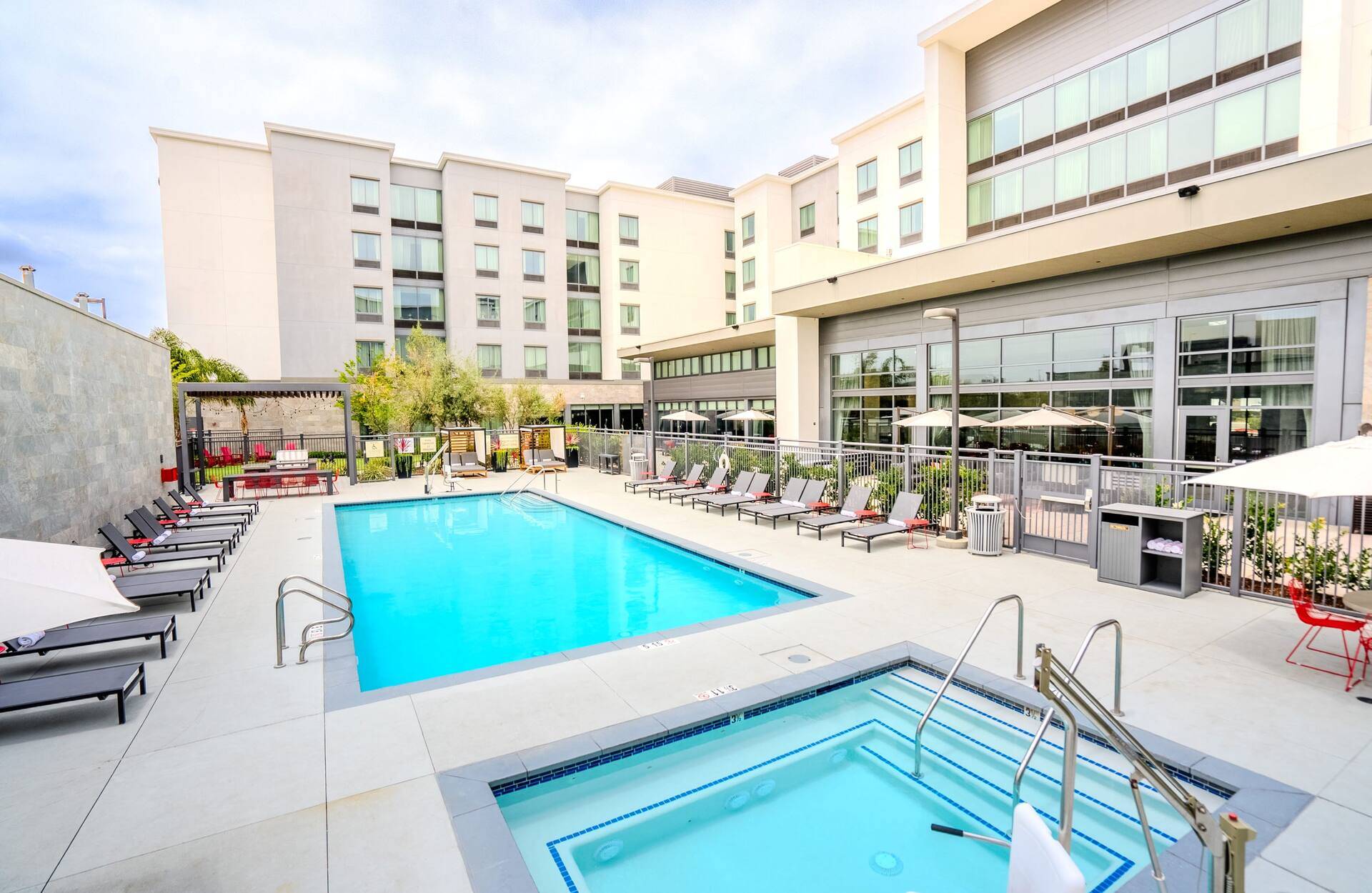 Hampton Inn Long Beach Airport, Long Beach : -45% en journée ...