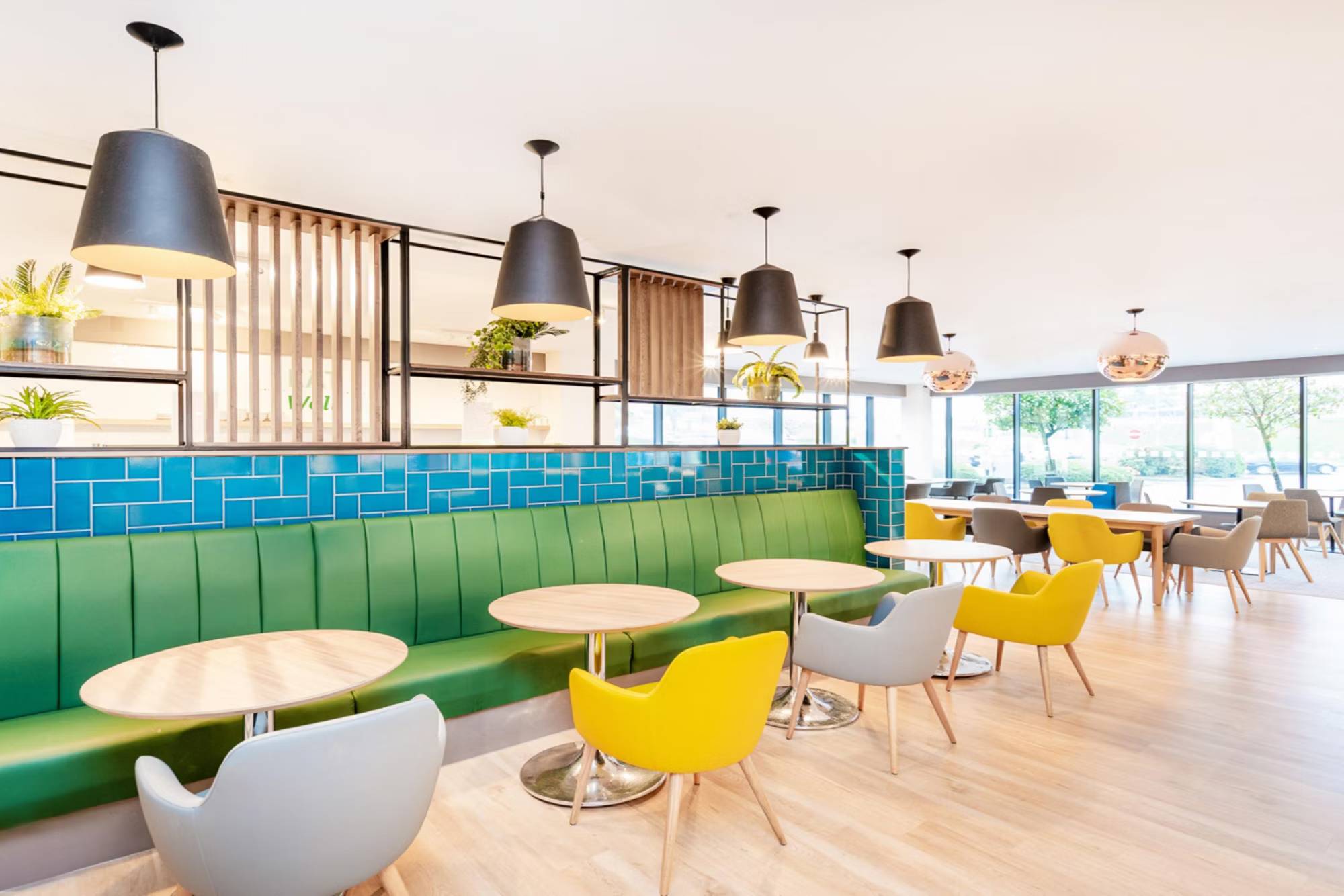 Holiday Inn London Luton Airport, an IHG Hotel, Luton : -36% during the ...