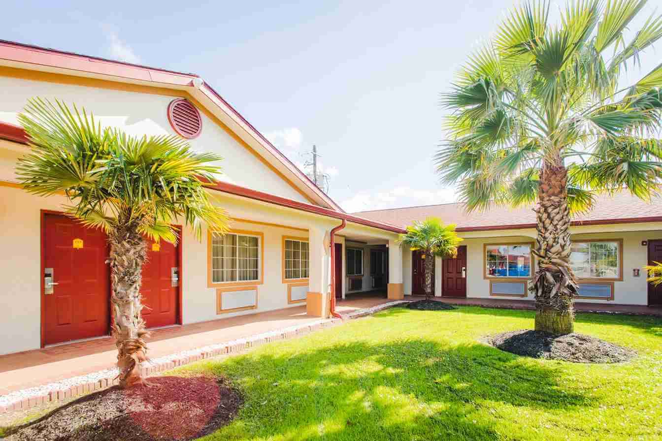 Palace Inn Pasadena @ TX-225 & Richey St, Pasadena : -27% during the ...