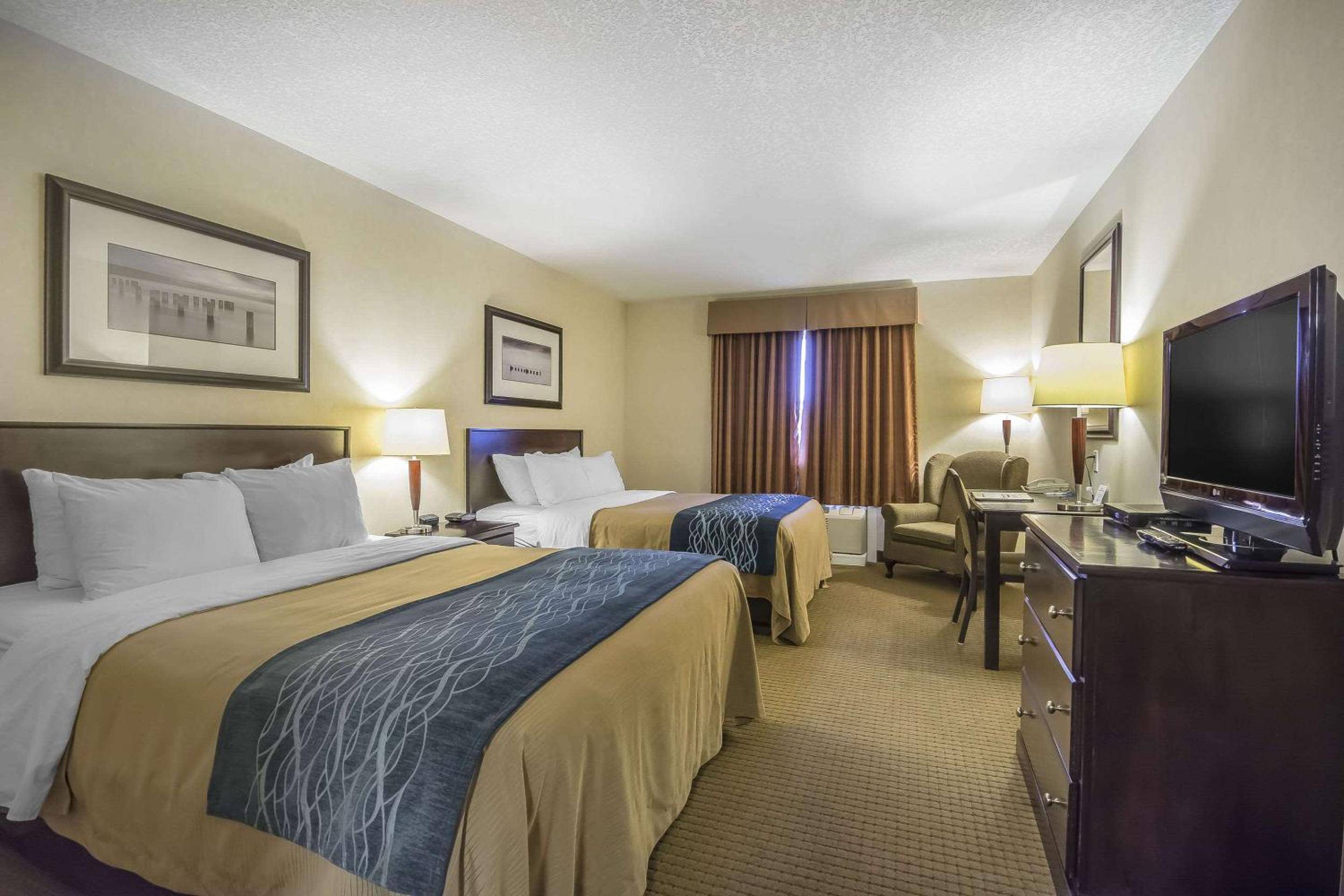 Comfort Inn & Suites Edson, Edson : -66% en journée • Réservation à l ...