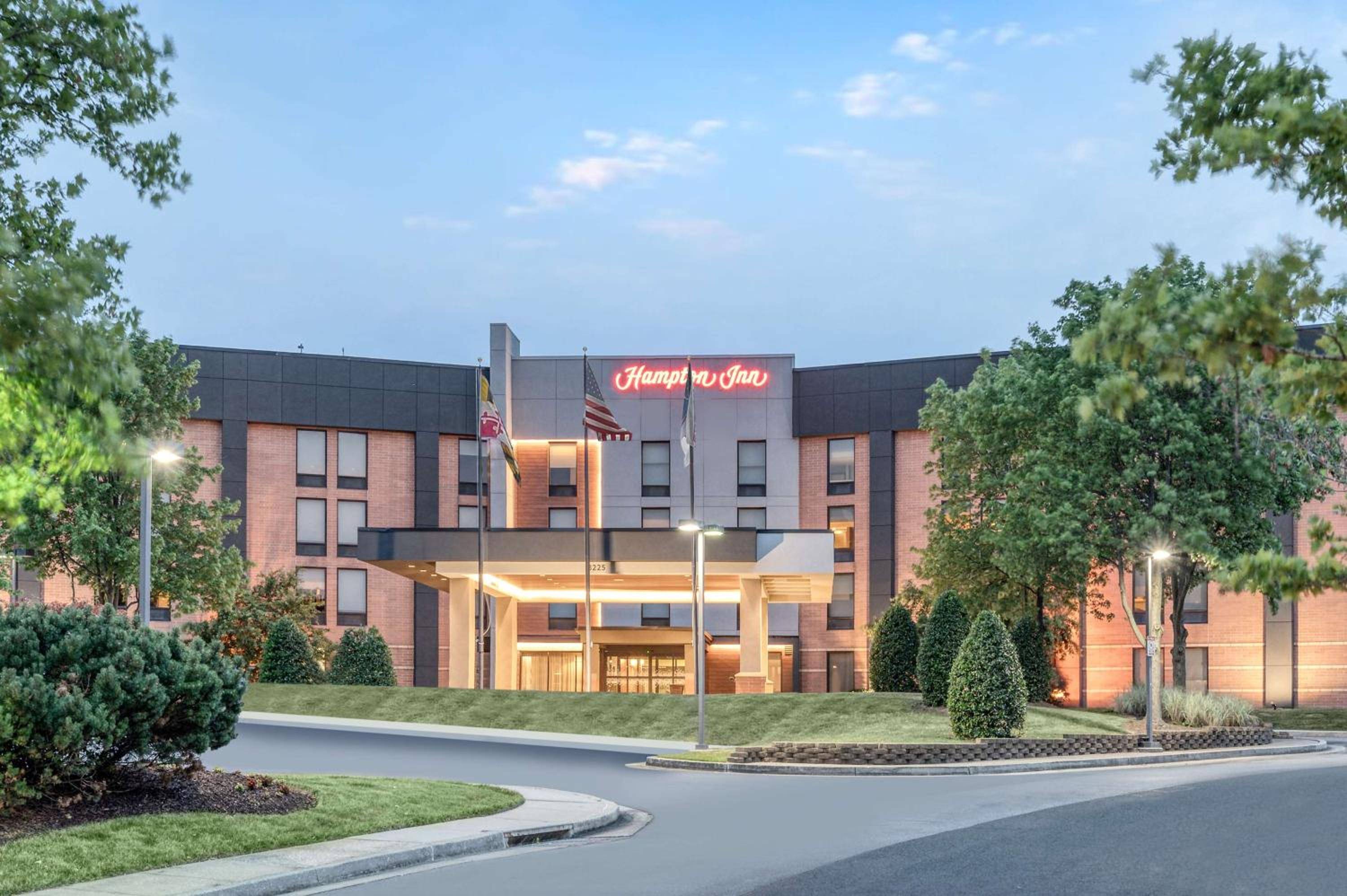 Hampton Inn Baltimore/White Marsh, Nottingham : hotel during the day ...