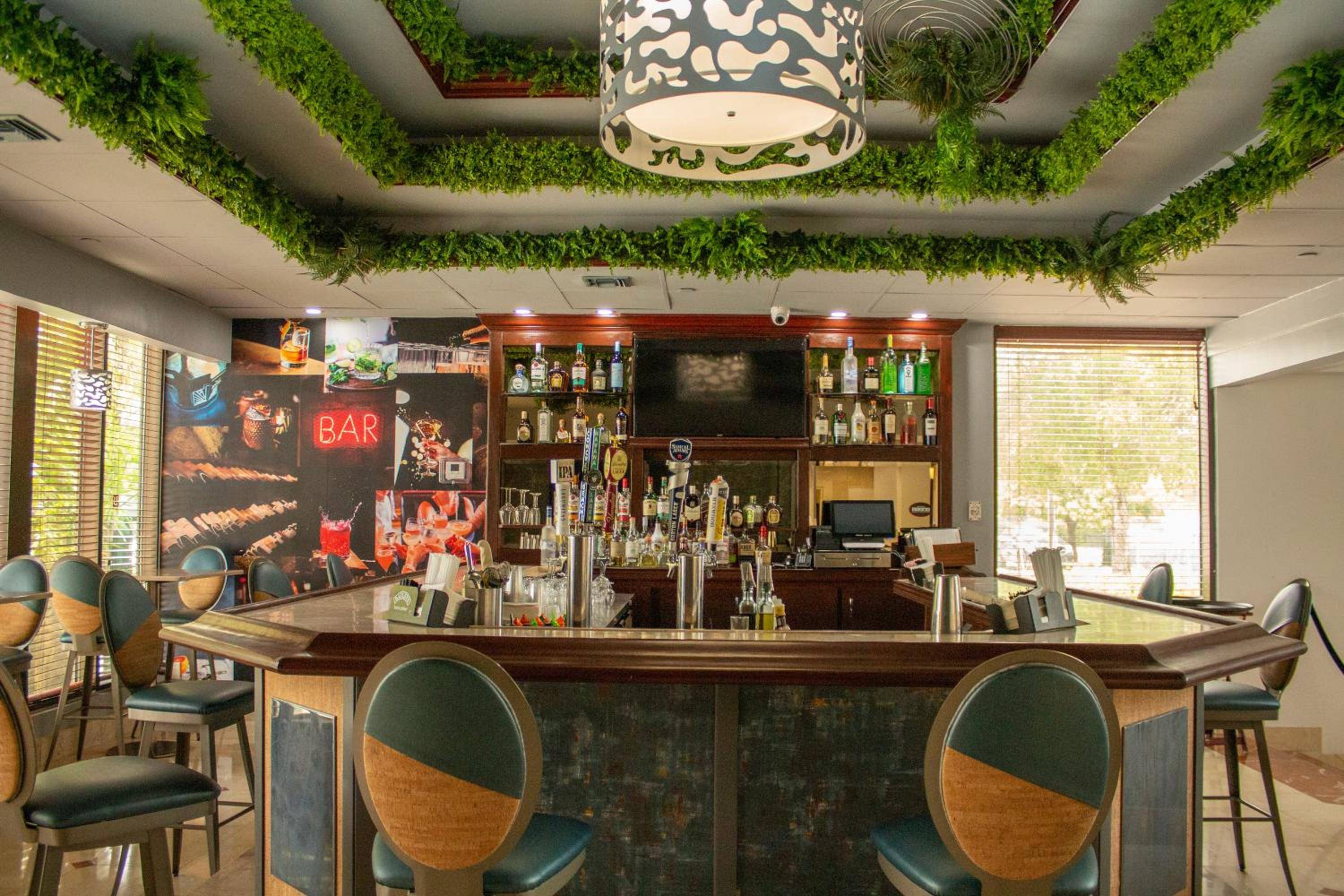 Book a Day Pass for a Hotel or Resort in Miami | Pool & Spa Access