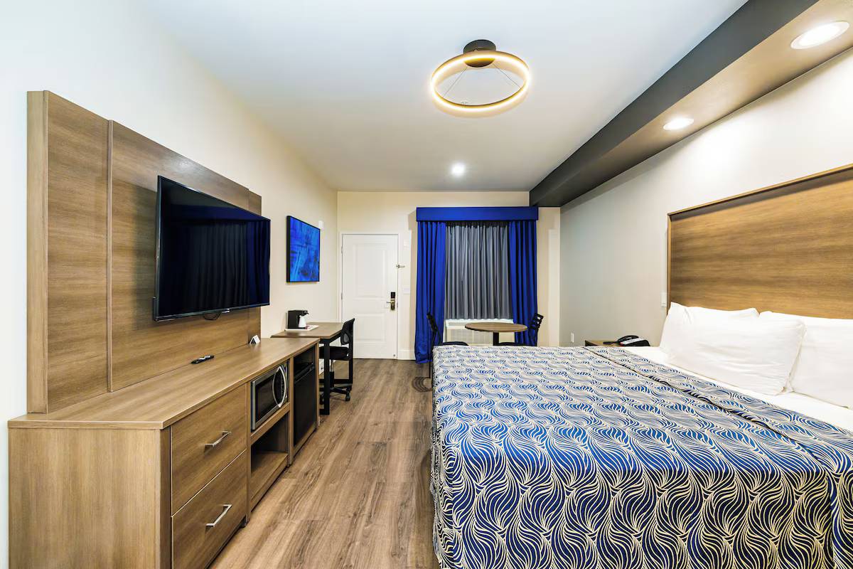 Palace Inn Blue I45 & Edgebrooke, Greater Hobby Area : -44% during the ...