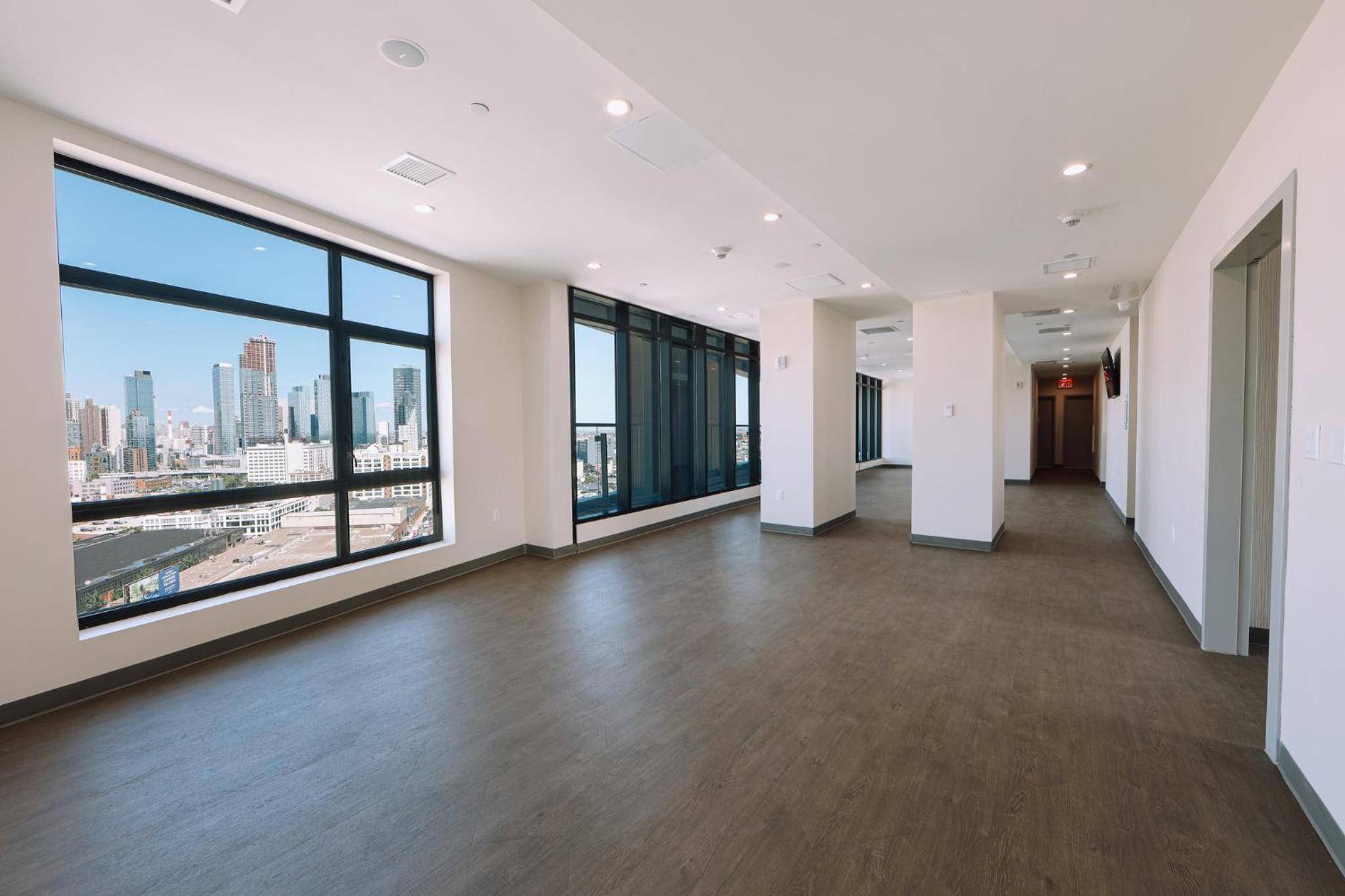 The Holiday Inn Express Long Island City, Long Island City : -22% ...