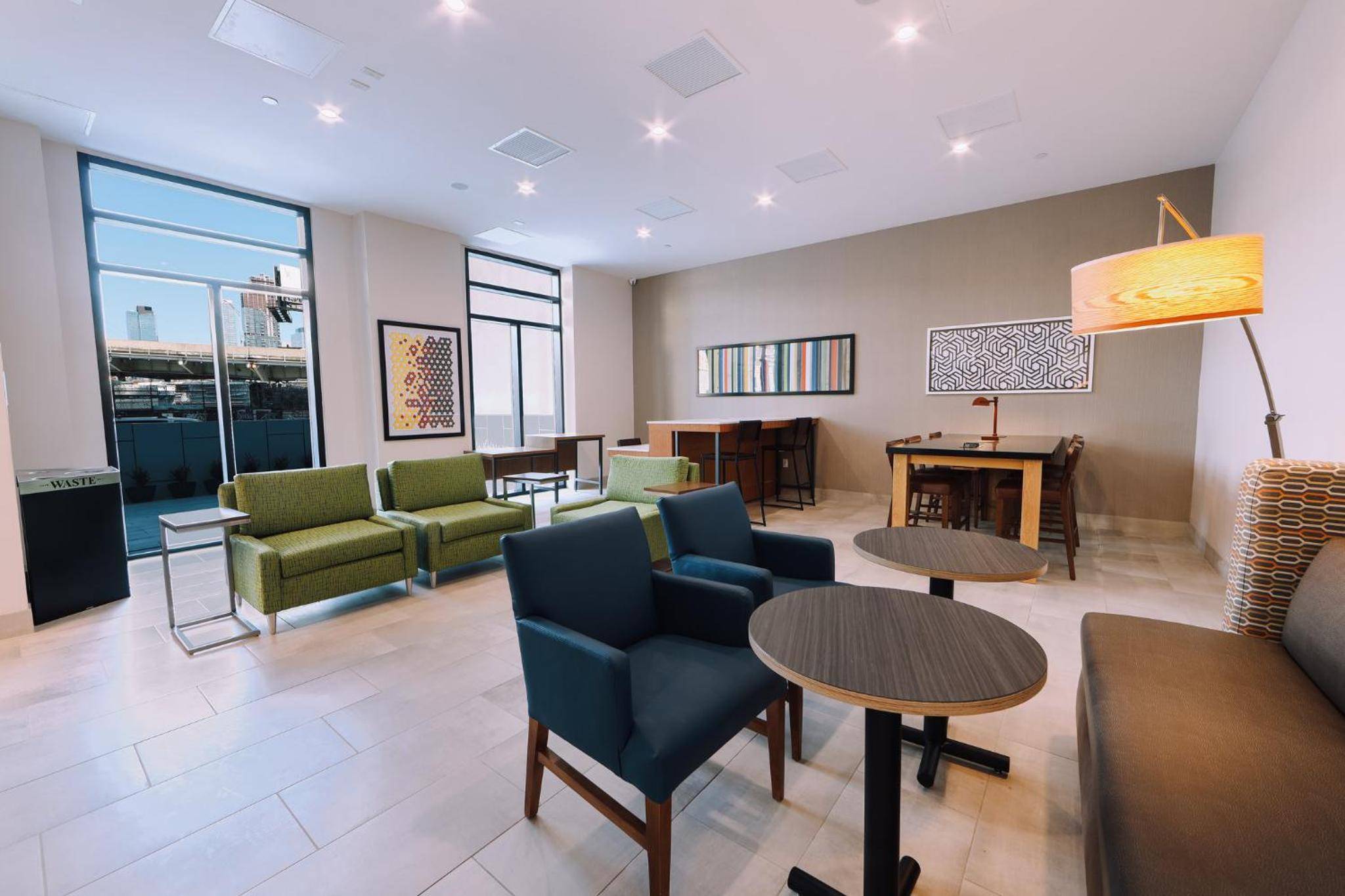 The Holiday Inn Express Long Island City, Long Island City : -22% ...