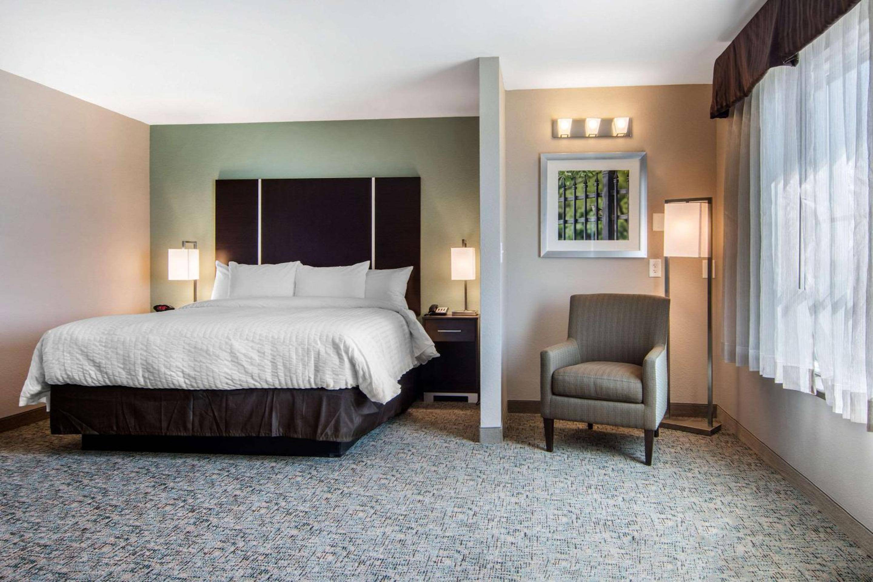 Clarion Inn & Suites Atlanta Downtown, Downtown Atlanta : hotel during ...