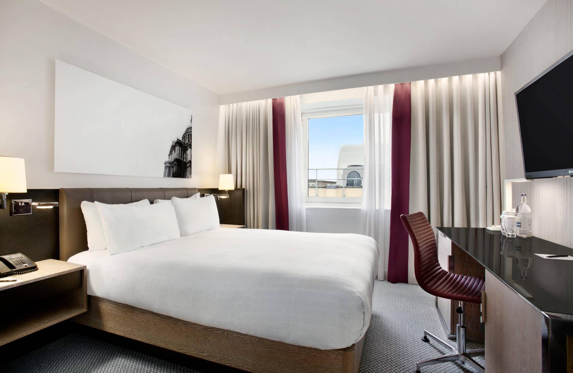 Hilton London Angel Islington, Greater London : -41% during the day ...