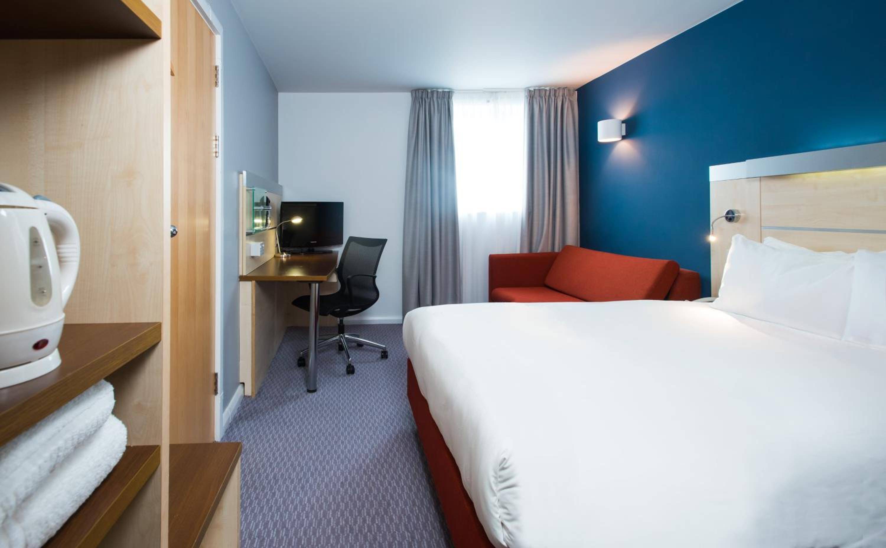 Holiday Inn Express - Swindon City Centre, Swindon : -19% during the ...