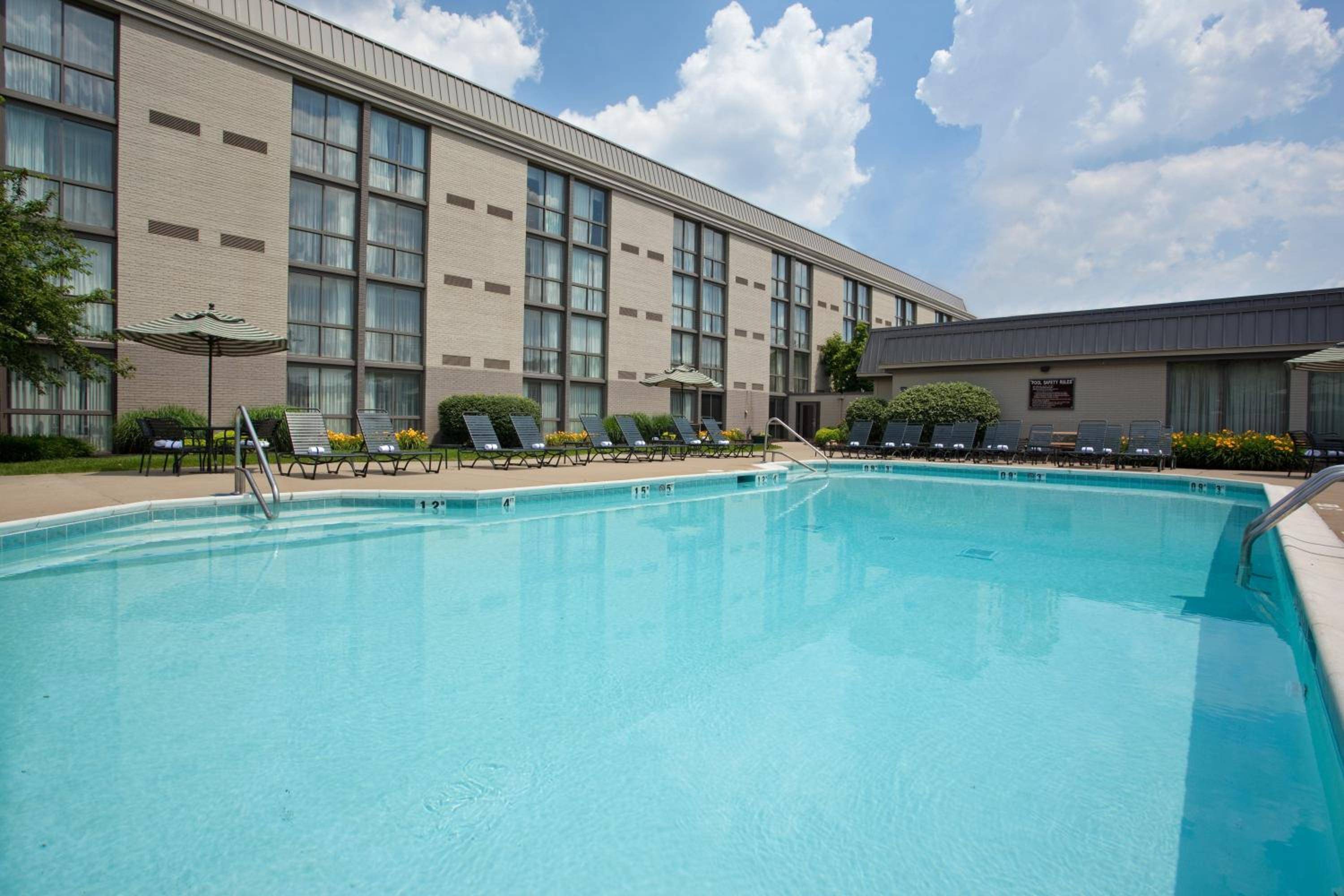 Holiday Inn Cincinnati-Riverfront by IHG, Covington : -54% during the ...