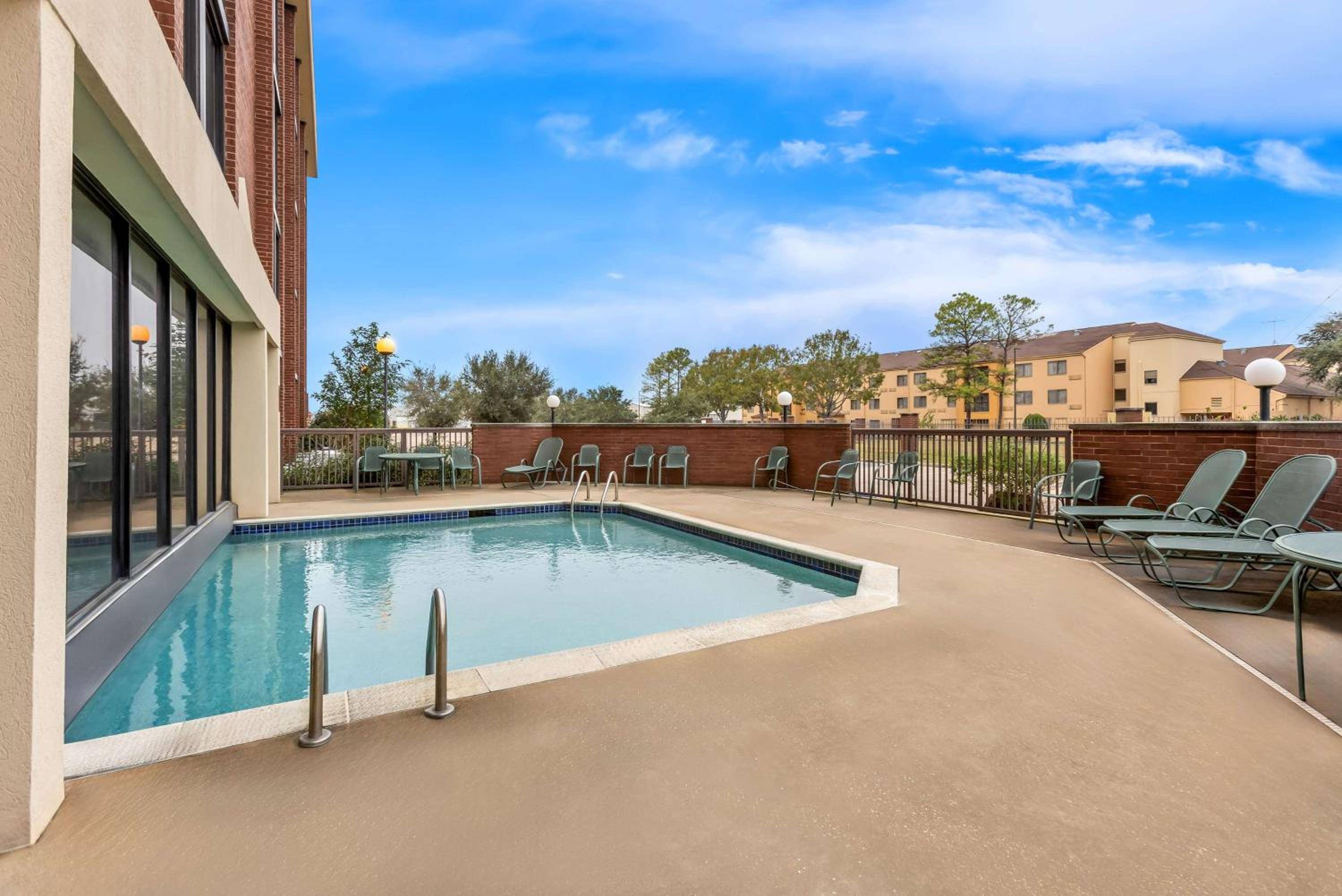 Sonesta Essential Houston Hobby Airport, Southeast Houston : -43% during the day - Dayuse.com