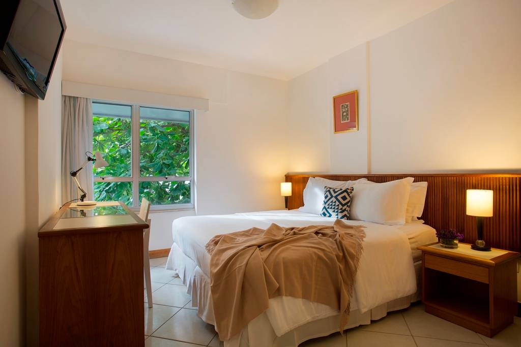 Hotel Arpoador Inn, Copacabana : hotel during the day - Dayuse.com