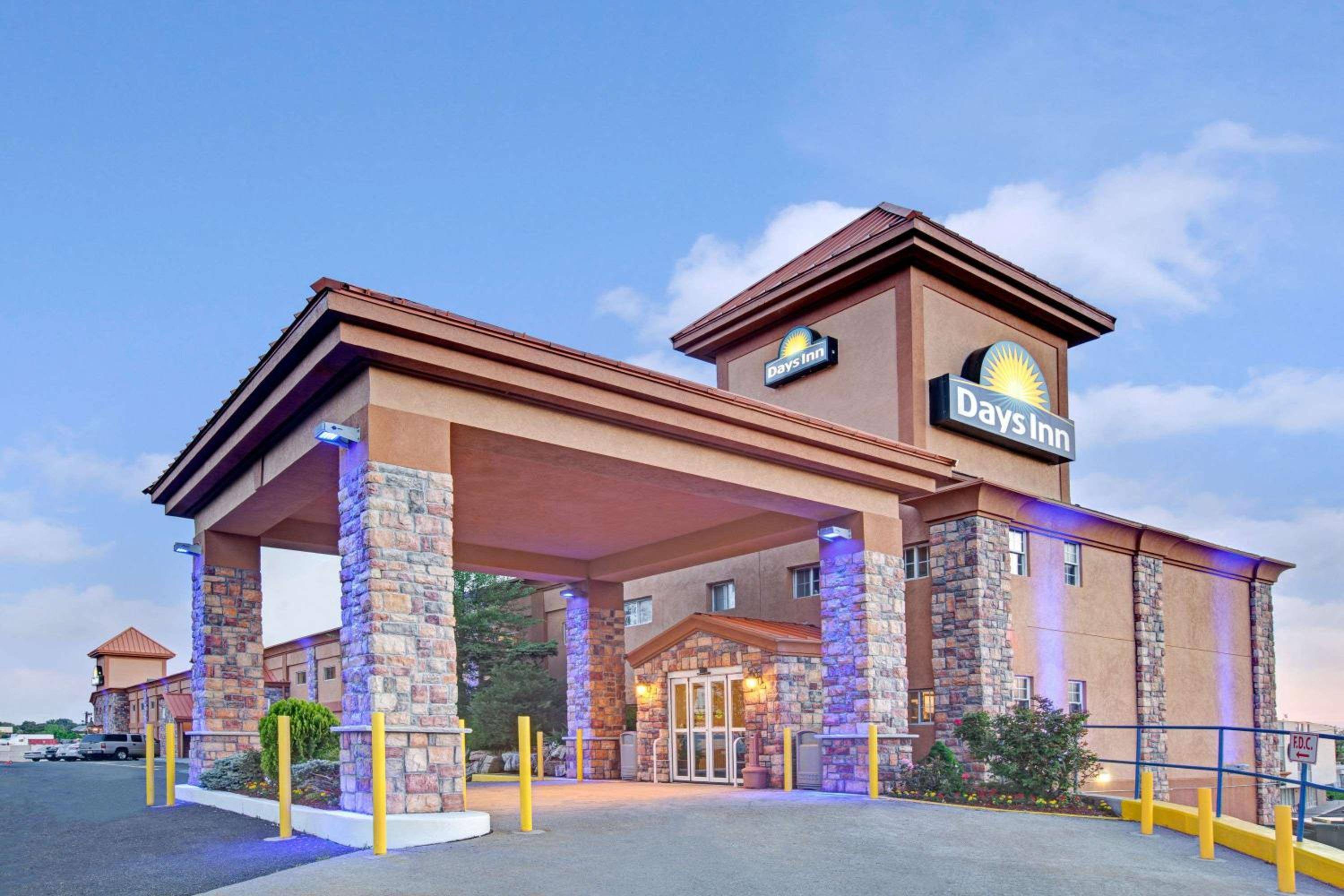 Days Inn by Wyndham Ridgefield NJ, Ridgefield : -56% during the day ...