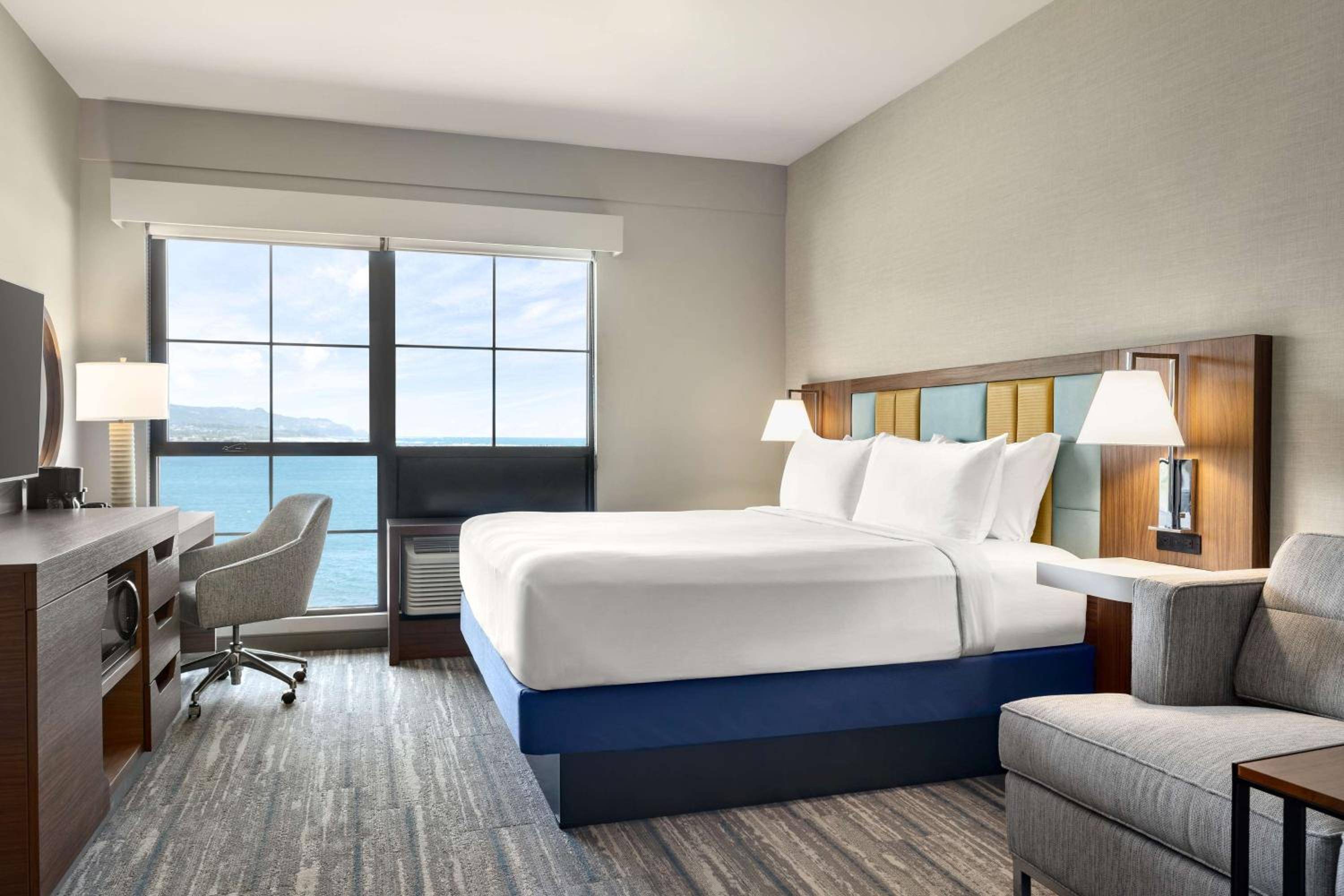 Hampton Inn & Suites Maui North Shore, Kahului : -44% during the day ...