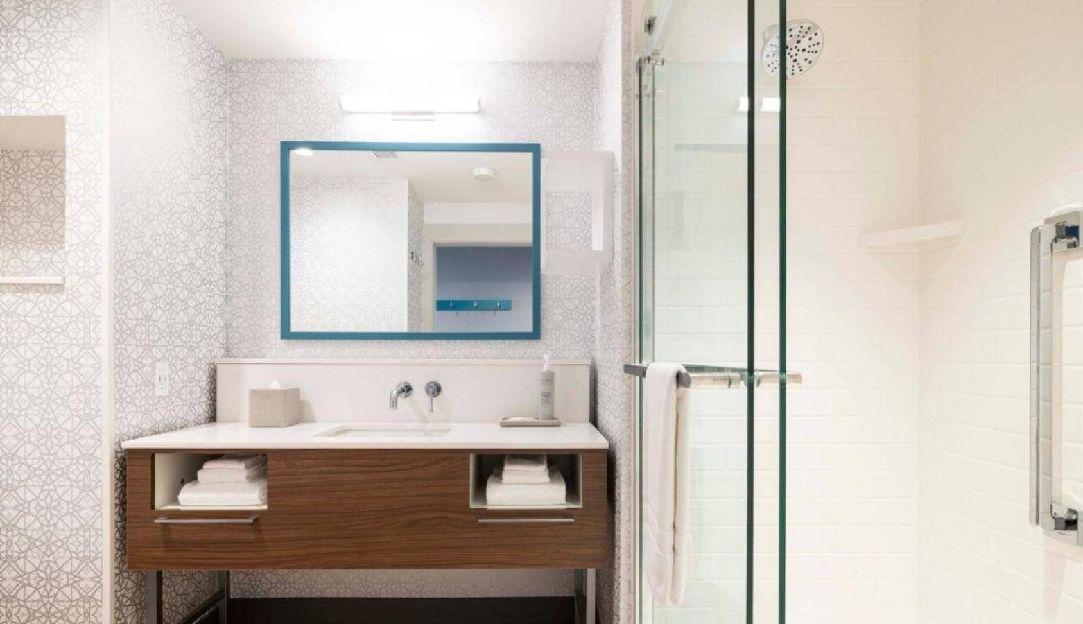 Hampton Inn & Suites Maui North Shore, Kahului : -44% during the day ...