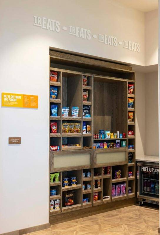 Hampton Inn & Suites Maui North Shore, Kahului : -44% during the day ...