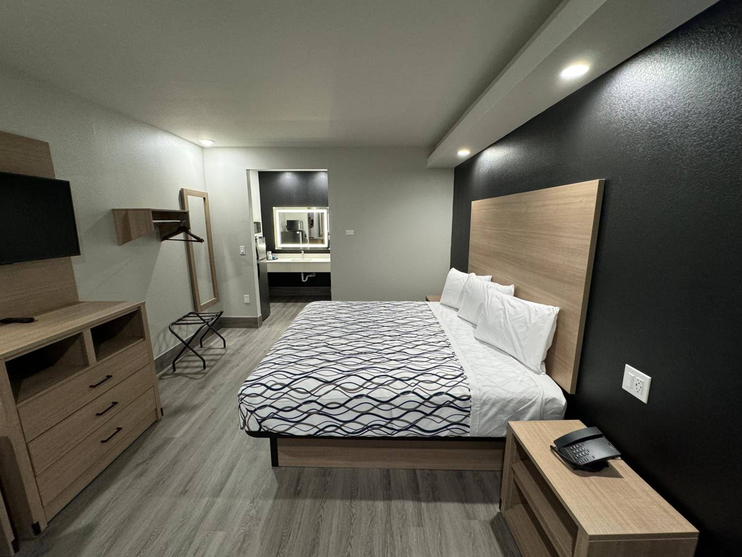 Crystal Inn Gessner - Near Sam Houston Racepark, Houston : -35% during ...