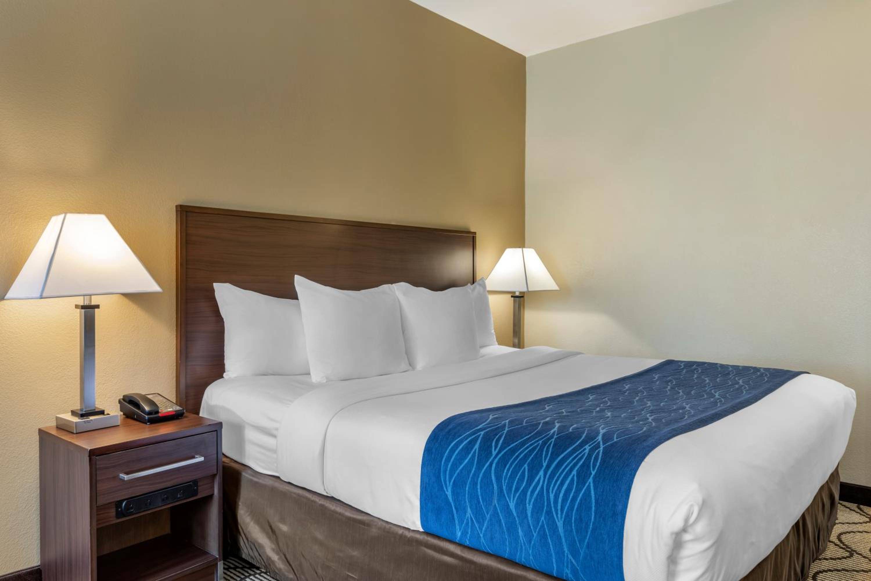 Comfort Inn & Suites Orange County John Wayne Airport, Santa Ana : -33% ...