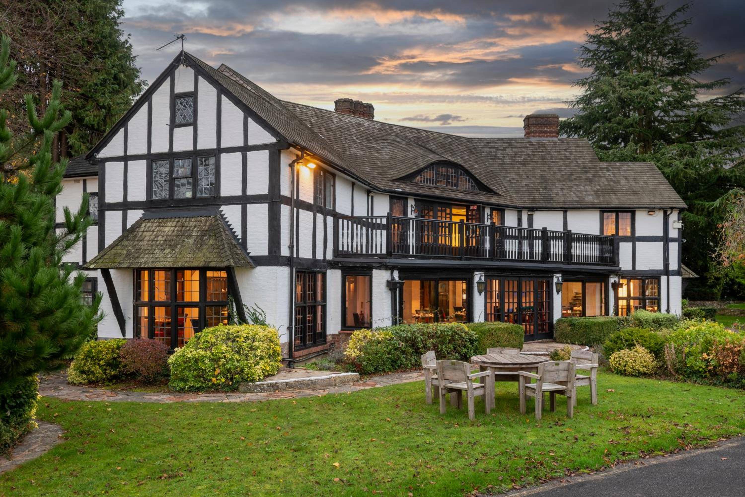 Thatchers, Leatherhead East Horsley, East Horsley : -13% am Tag - Dayuse.at