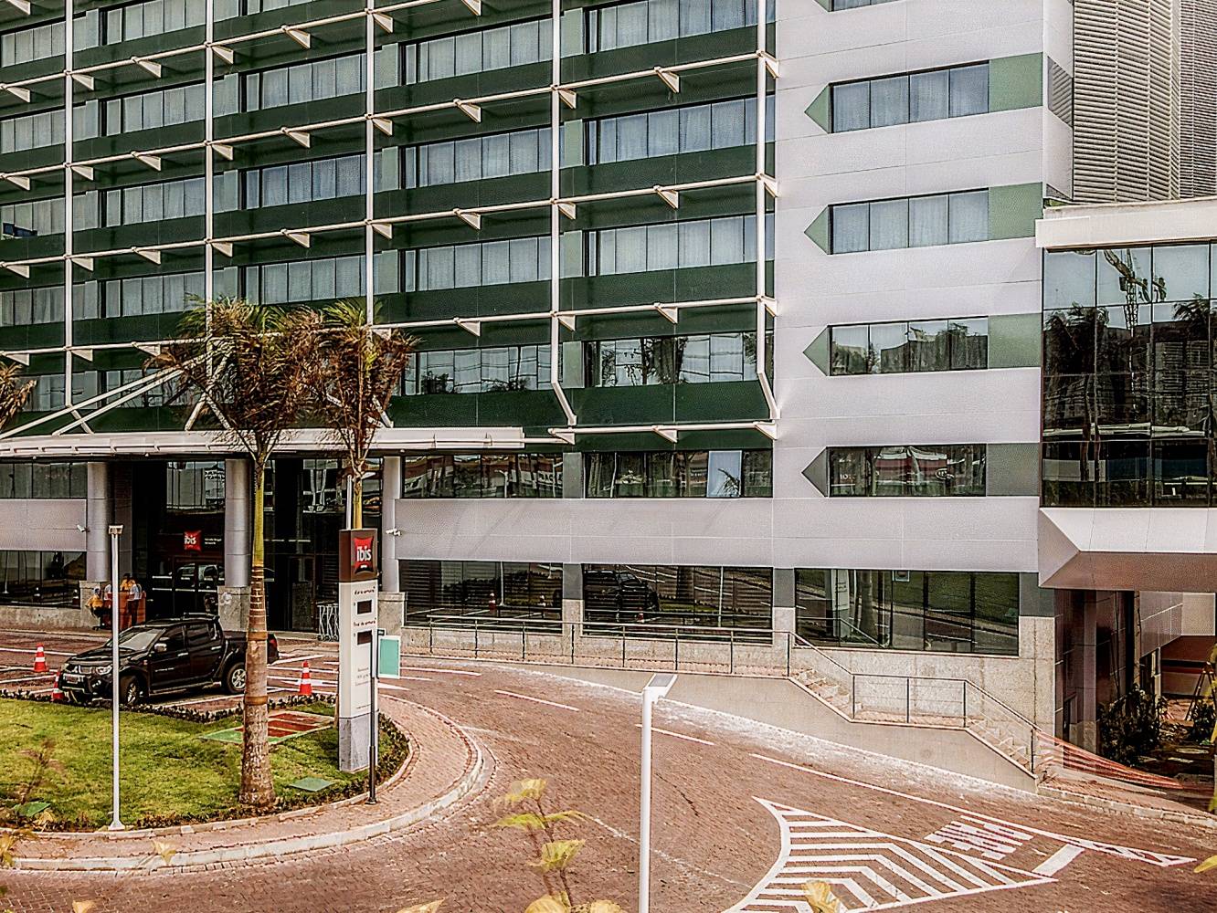 Ibis Salvador Hangar Aeroporto, Centro: durante o dia • Reservado por ...