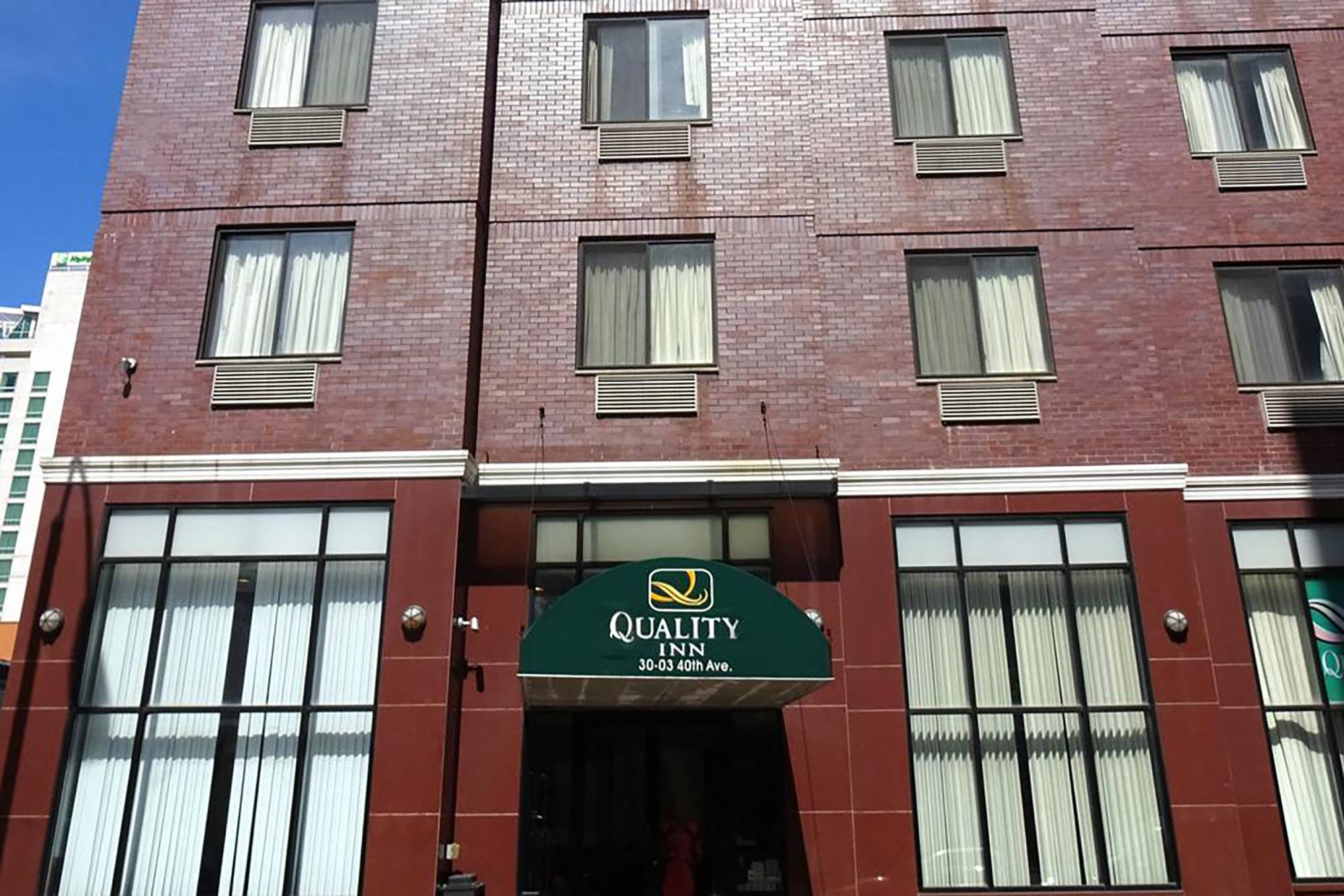 Quality Inn Long Island City, Long Island City : hotel during the day ...