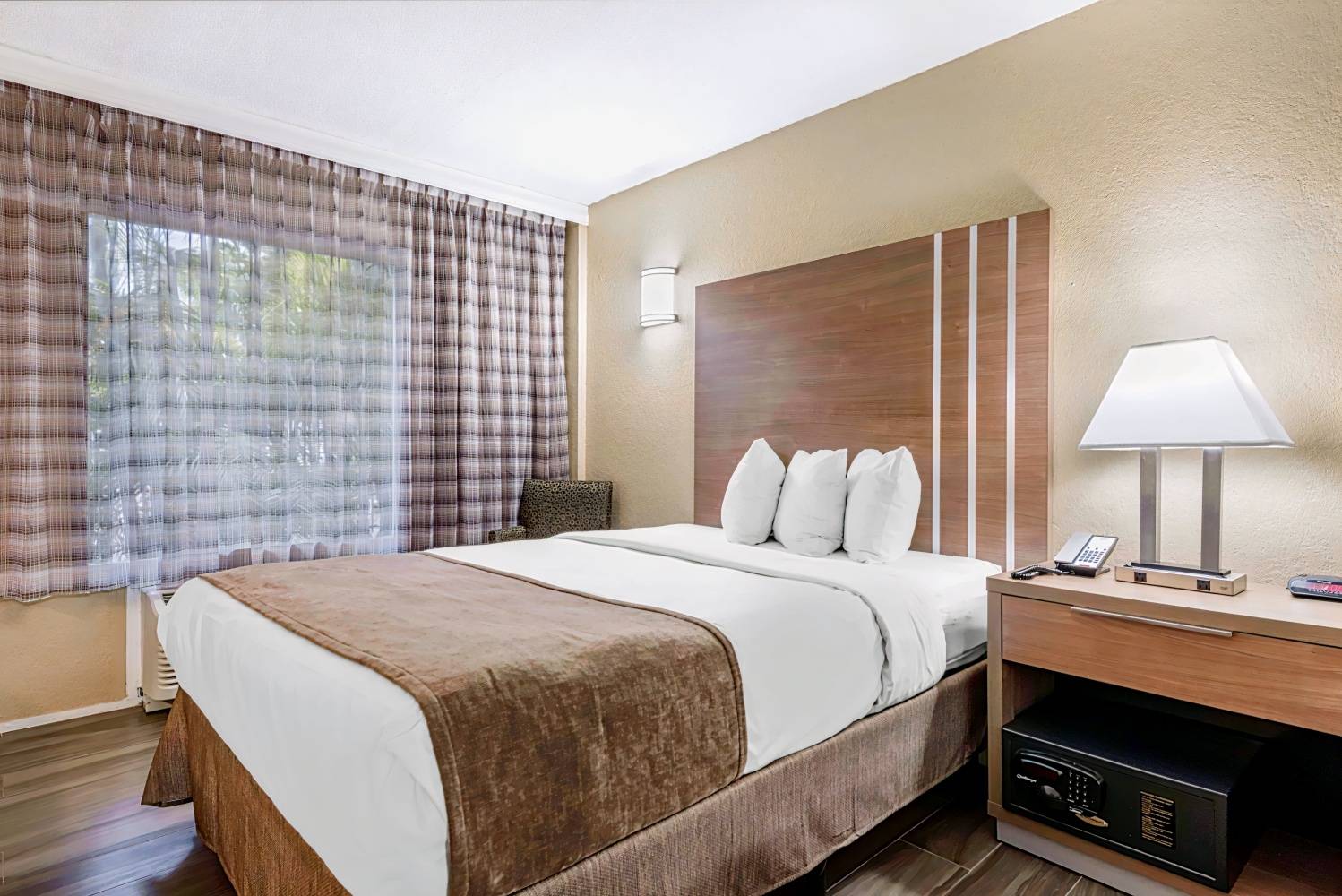 Rodeway Inn & Suites Fort Lauderdale Airport / Cruise Port, Fort ...