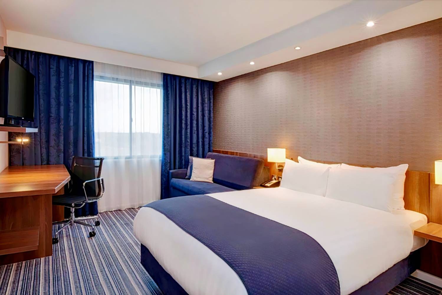 Holiday Inn Express London Heathrow T5, an IHG Hotel, Berkshire : -47% ...
