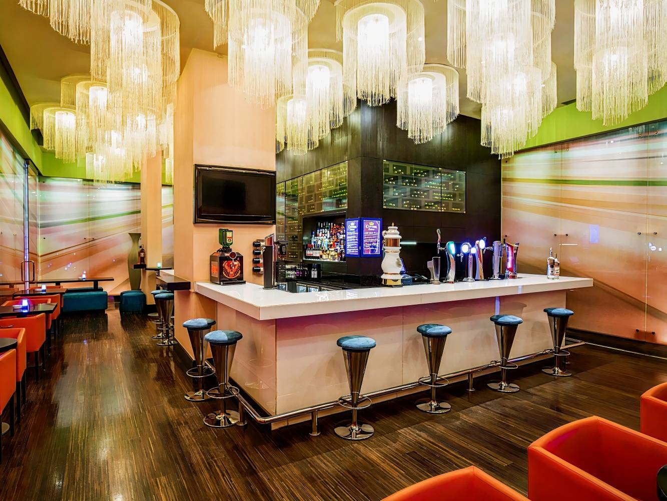 ibis Mall Avenue Dubai, Al Barsha 1 : hotel during the day - Dayuse.ae