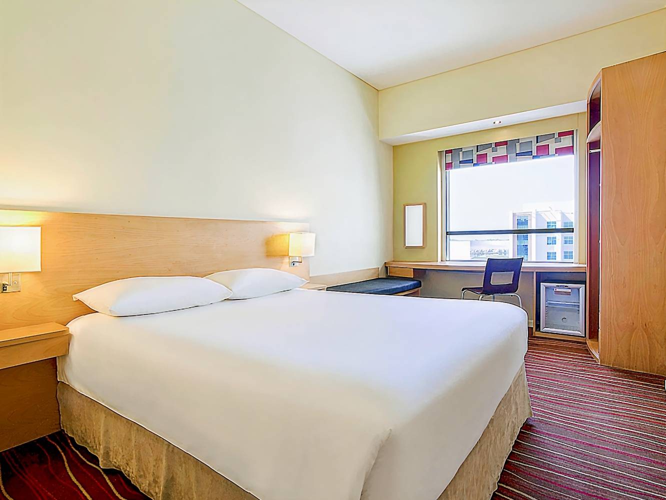 ibis Mall Avenue Dubai, Al Barsha 1 : hotel during the day - Dayuse.ae