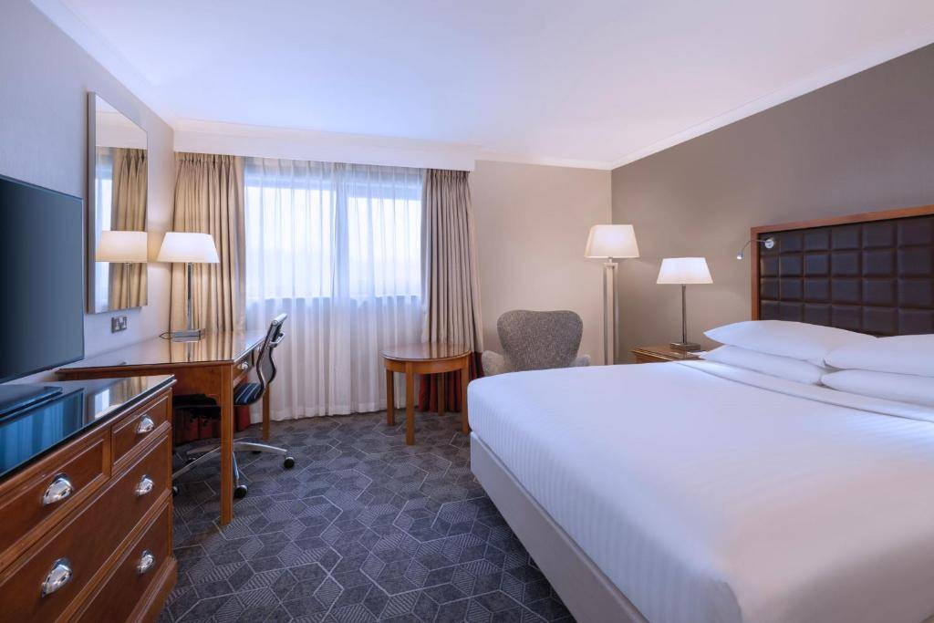 Delta Hotels by Marriott Waltham Abbey, Essex : -47% during the day ...