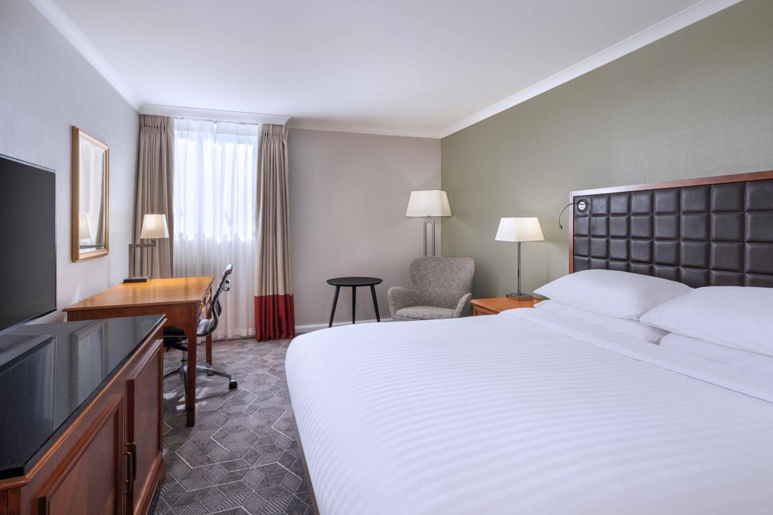 Delta Hotels by Marriott Edinburgh, Edinburgh : -50% during the day ...